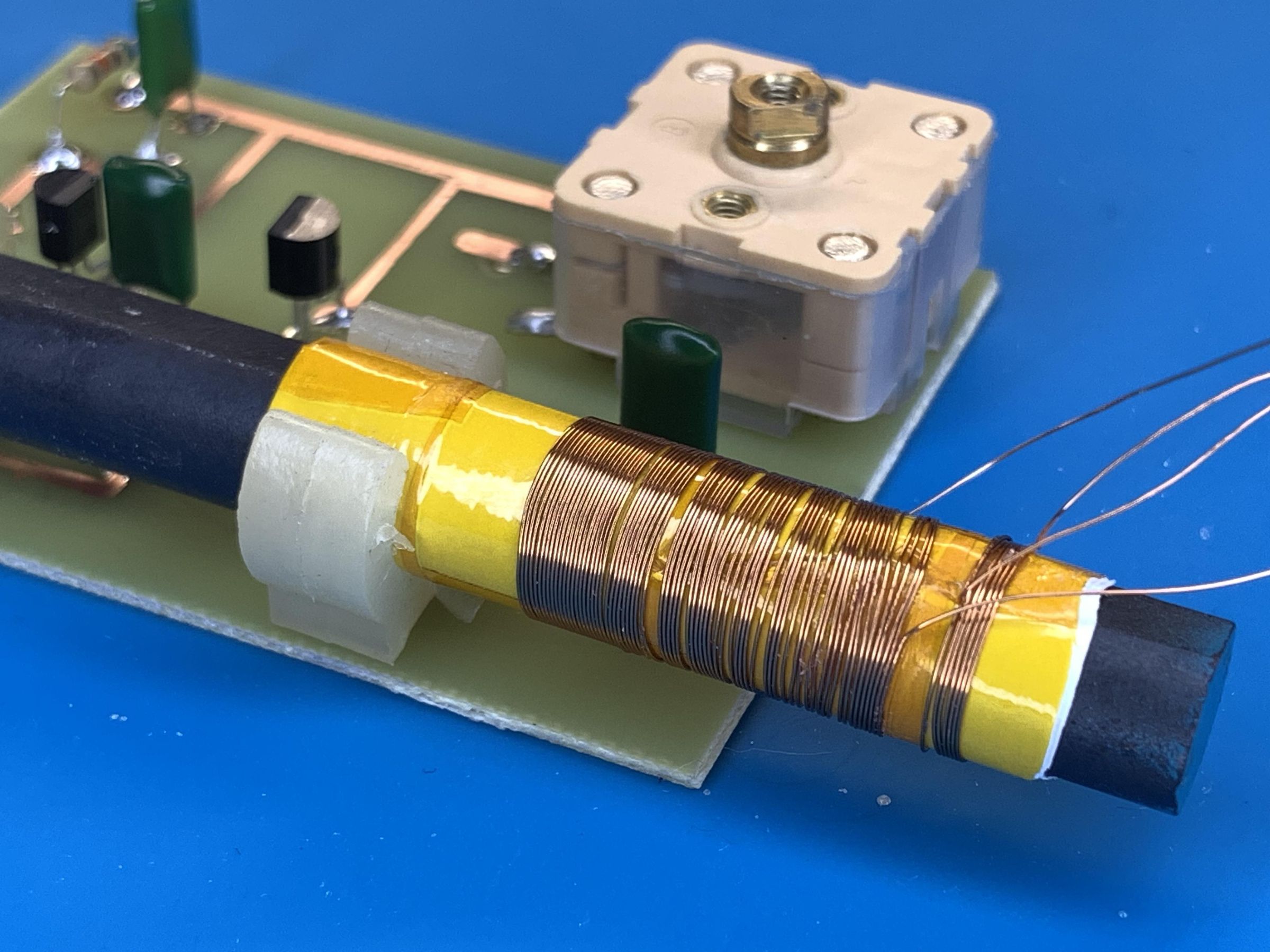 Make a Simple AM Radio : 4 Steps - Instructables