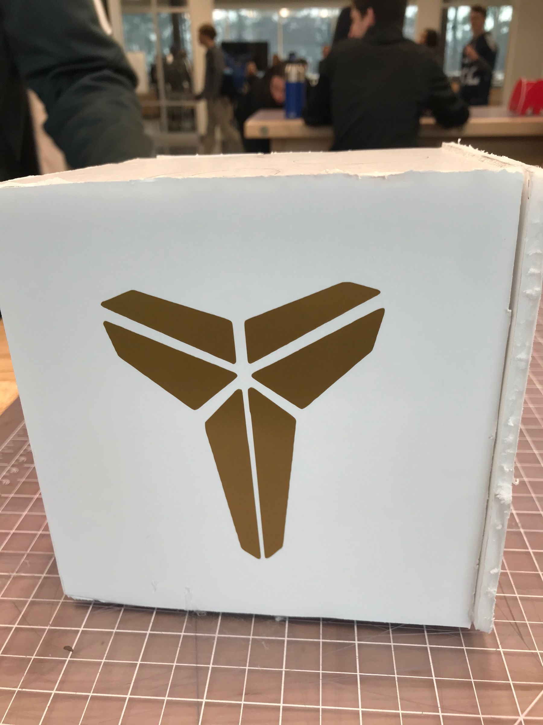 Kobe Bryant Memorial Lamp : 5 Steps - Instructables