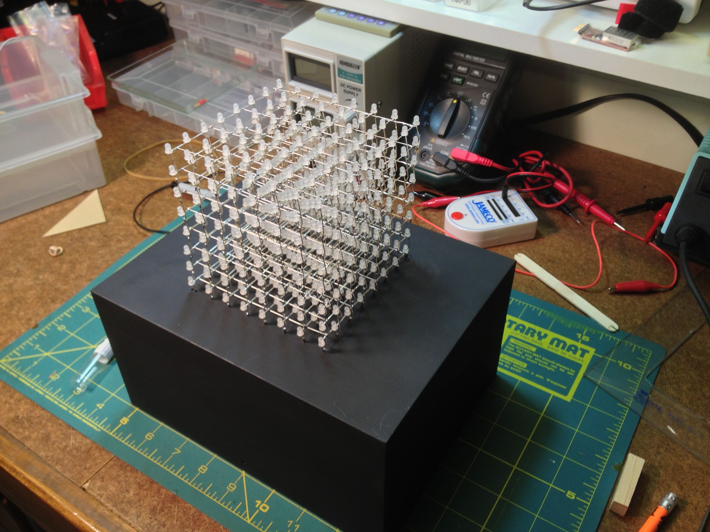 Club Jameco 8x8x8 LED Cube Kit - Instructables