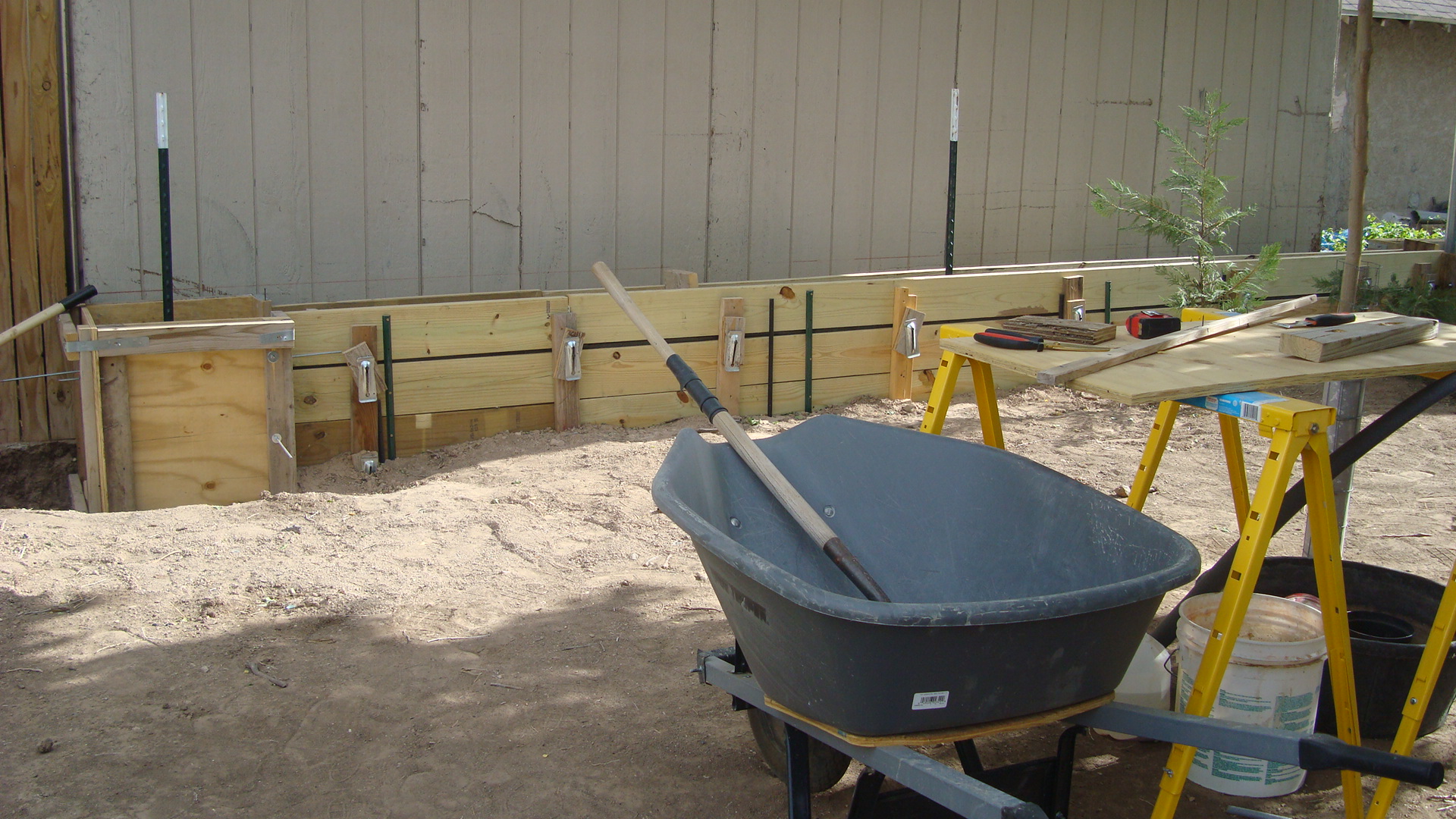 Retaining Wall and Footer/ Pouring Concrete - Instructables