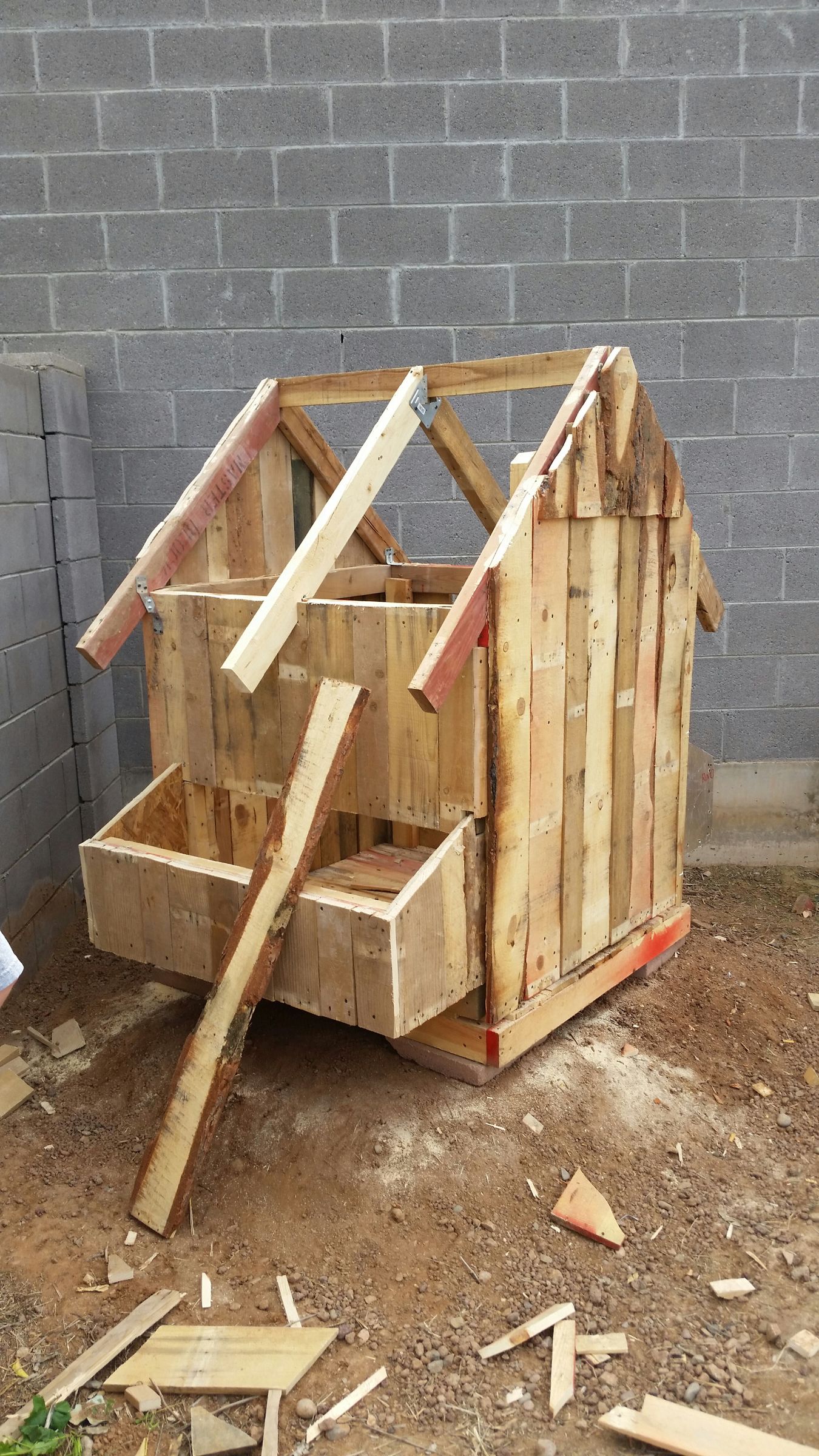Chicken Coop Made of Pallets : 5 Steps - Instructables