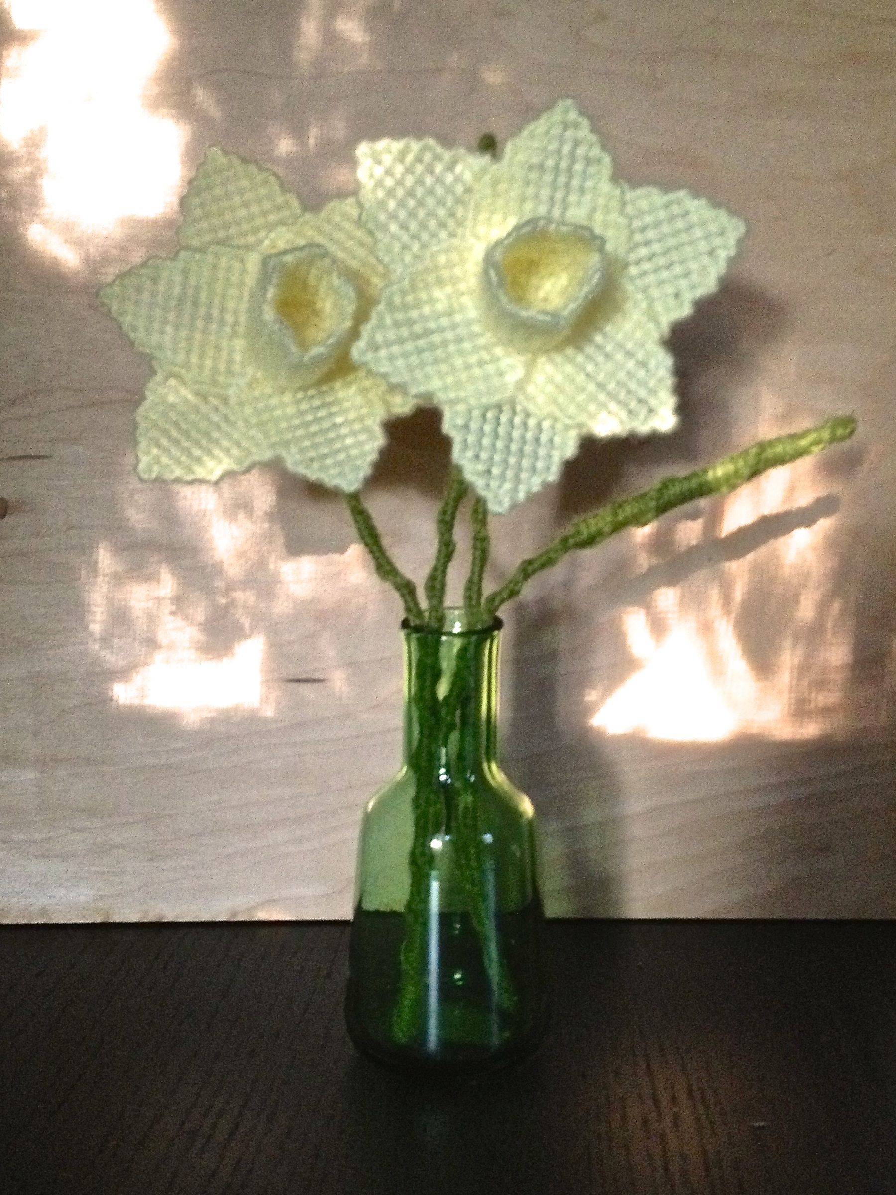 Plastic Canvas Yarn Daffodils : 7 Steps - Instructables