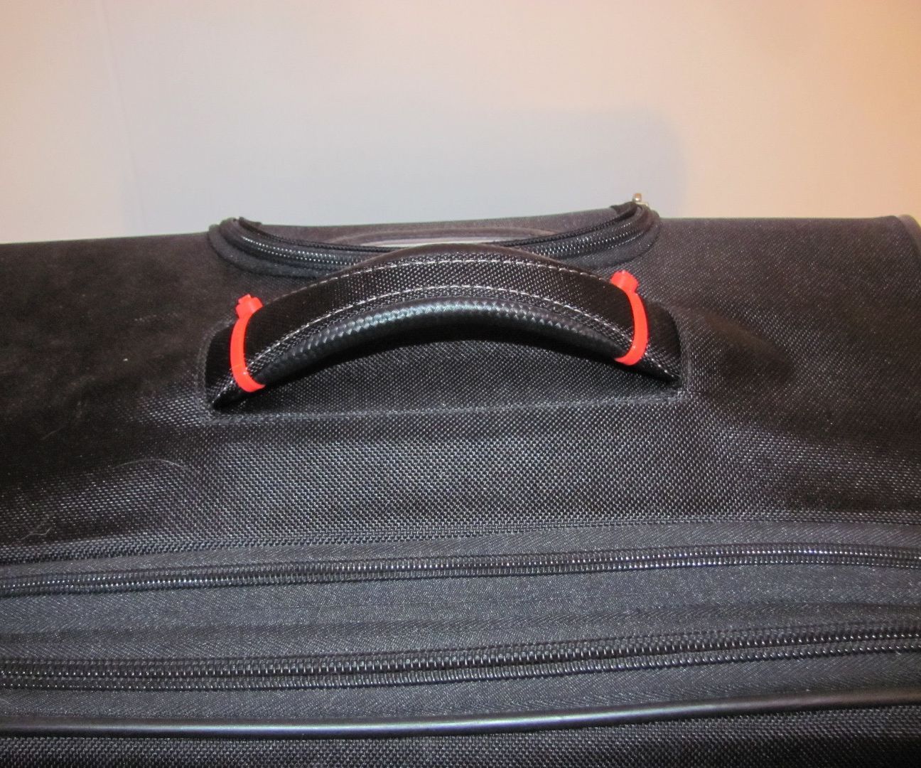 Use Zip Ties to Identify Luggage : 5 Steps - Instructables