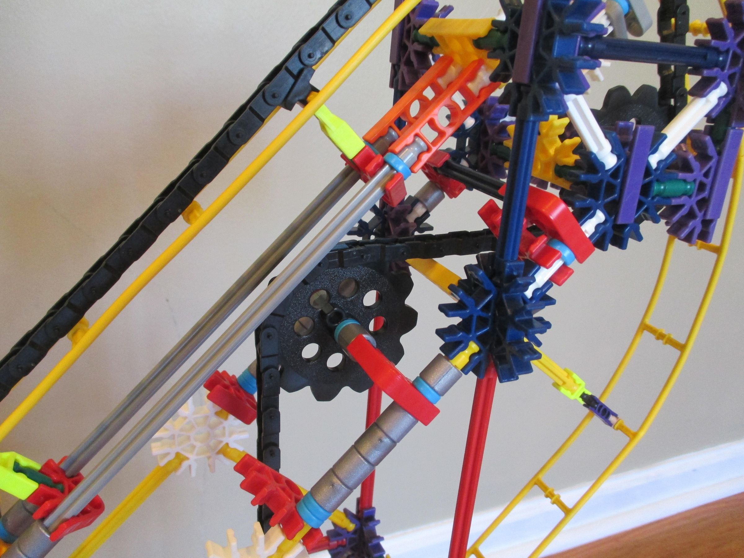 Rollercoaster Push Lift: a K'nex Ball Machine Lift : 8 Steps ...
