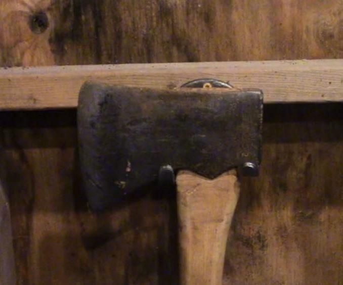 Horse Shoe Axe Hanger : 6 Steps - Instructables