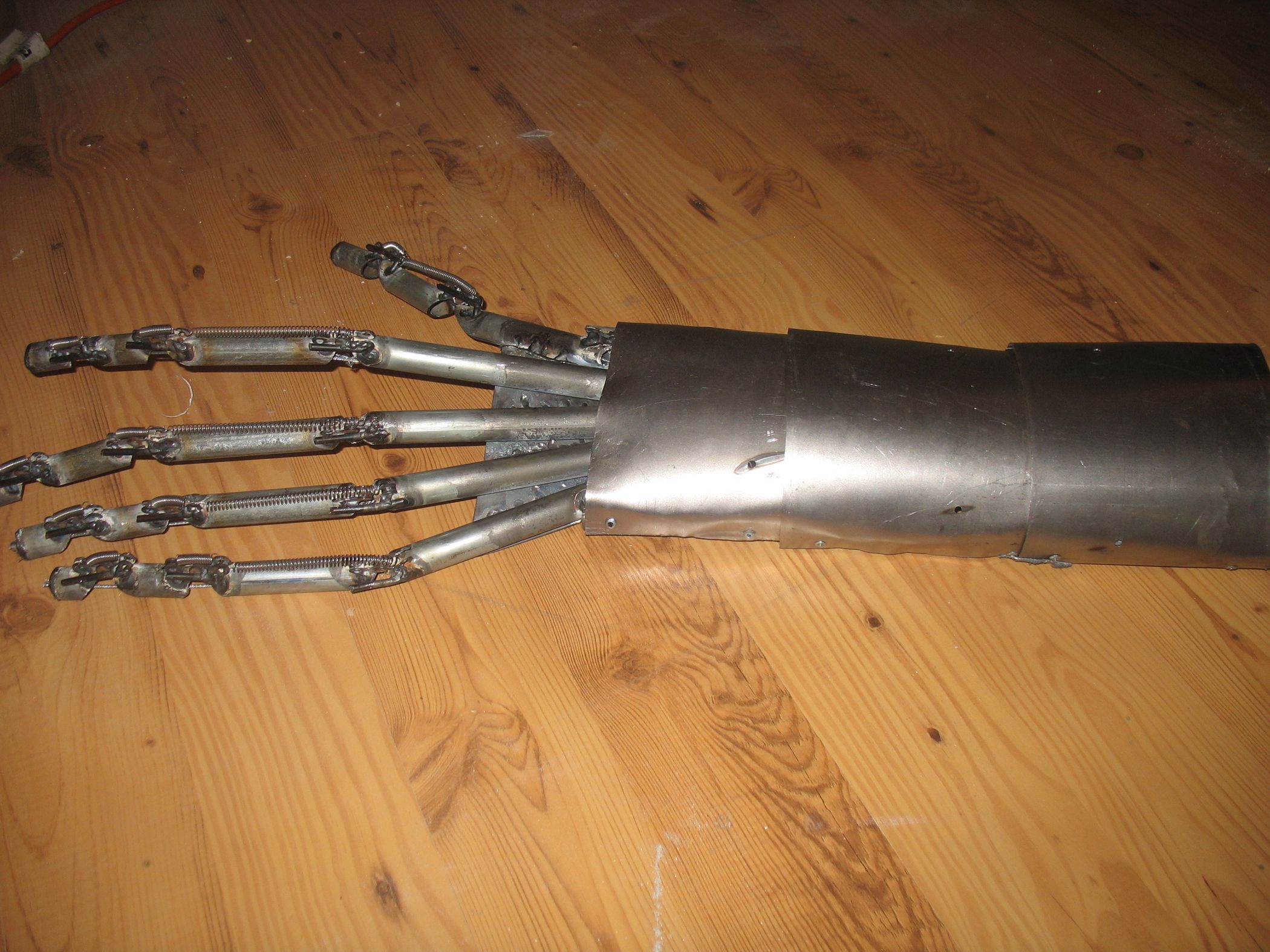 Giant Metal Animatronic Cyborg Hand of DOOM! : 10 Steps (with Pictures ...