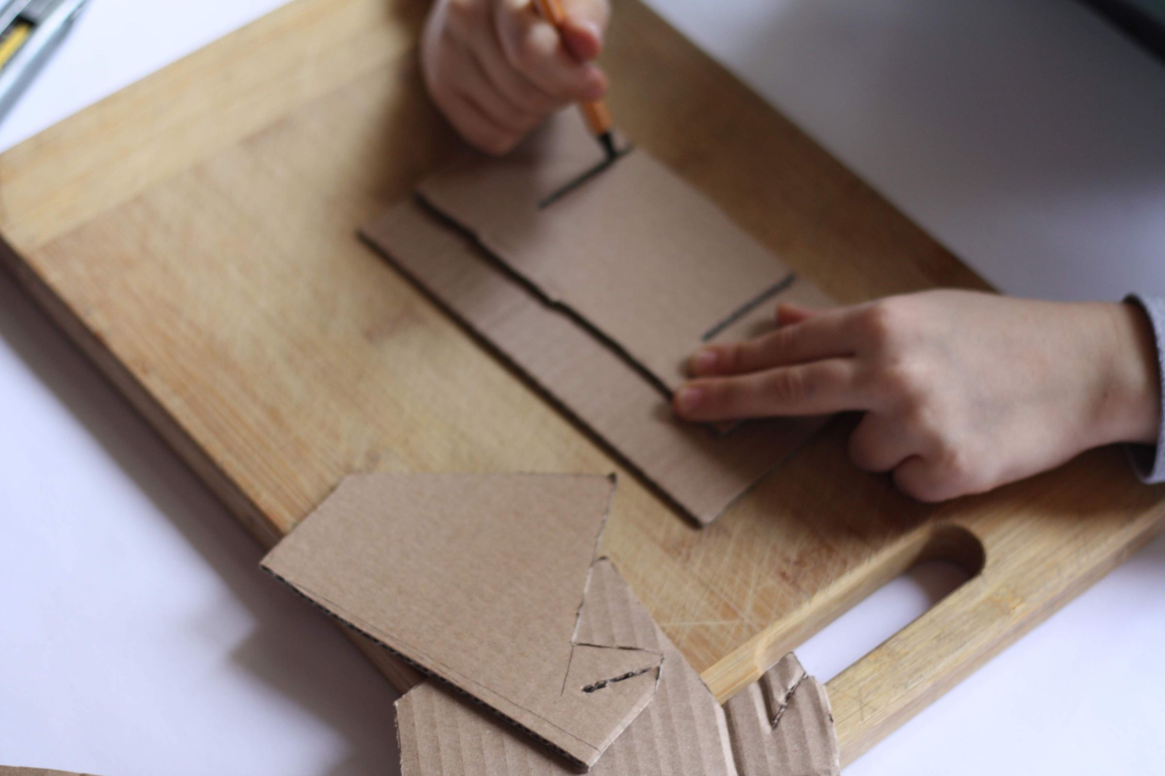 Cardboard Stand for Easy Drawing With Phone : 4 Steps (with Pictures ...