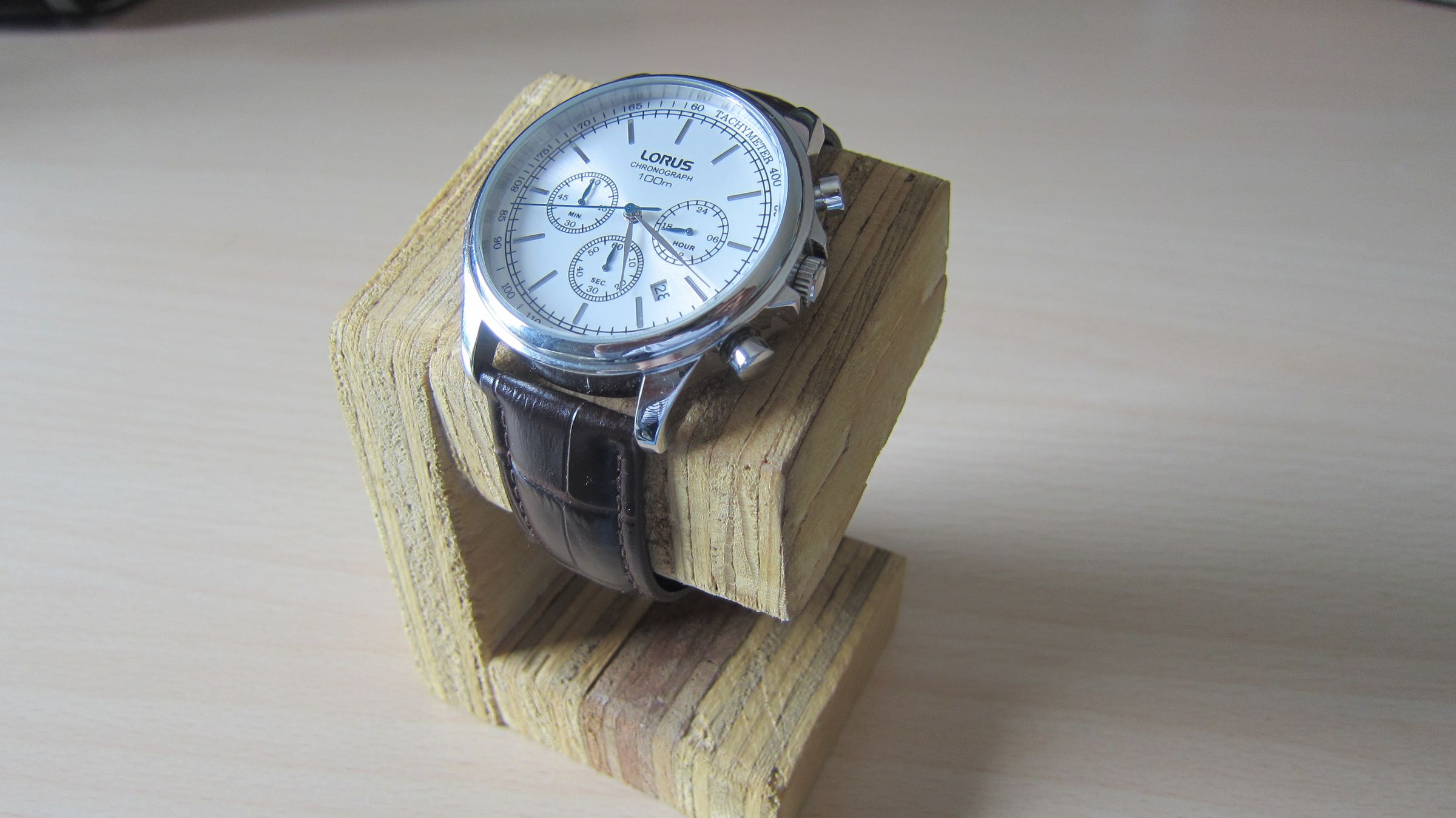 Plywood Watch Stand : 7 Steps (with Pictures) - Instructables