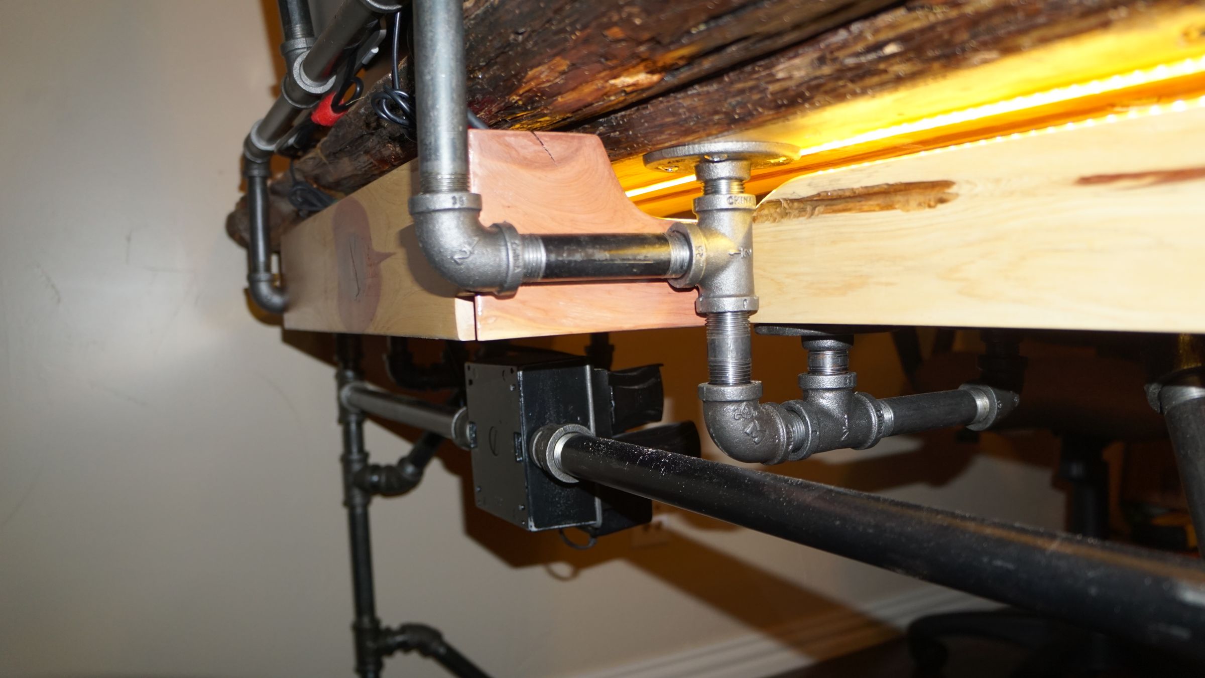 Live Edge Cedar Industrial Computer Desk : 8 Steps (with Pictures ...