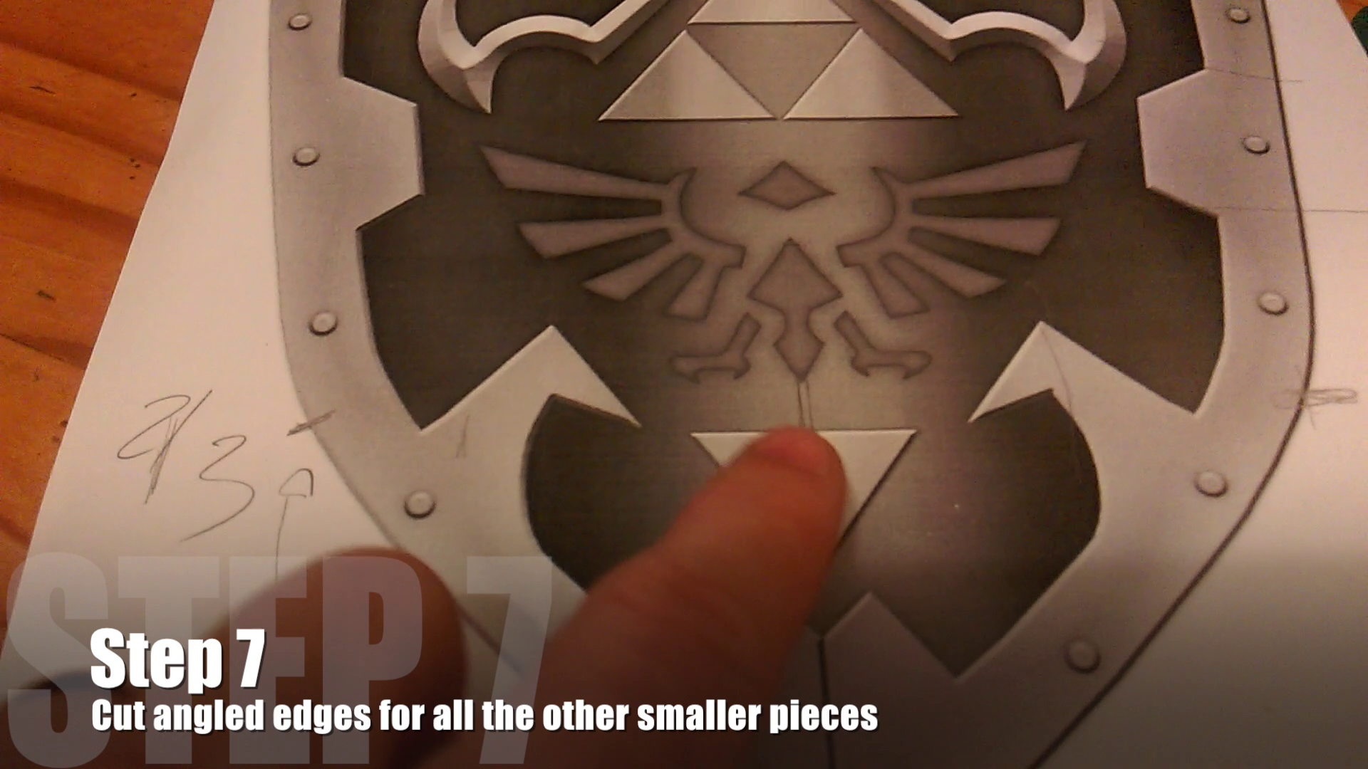 Legend of Zelda Hylian Shield : 11 Steps - Instructables