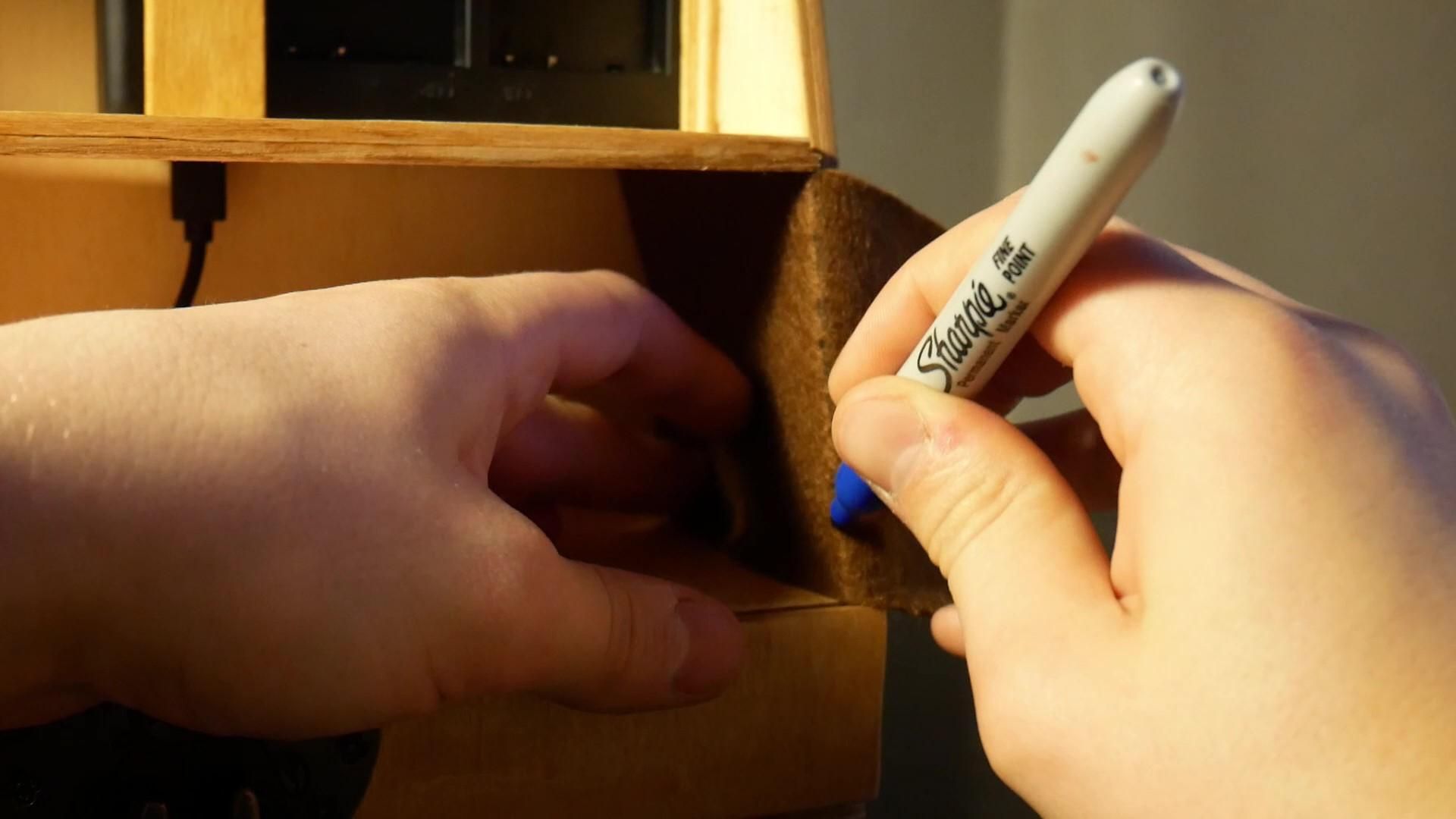 Camera Display Box With Integrated Charger and Reader : 9 Steps (with ...