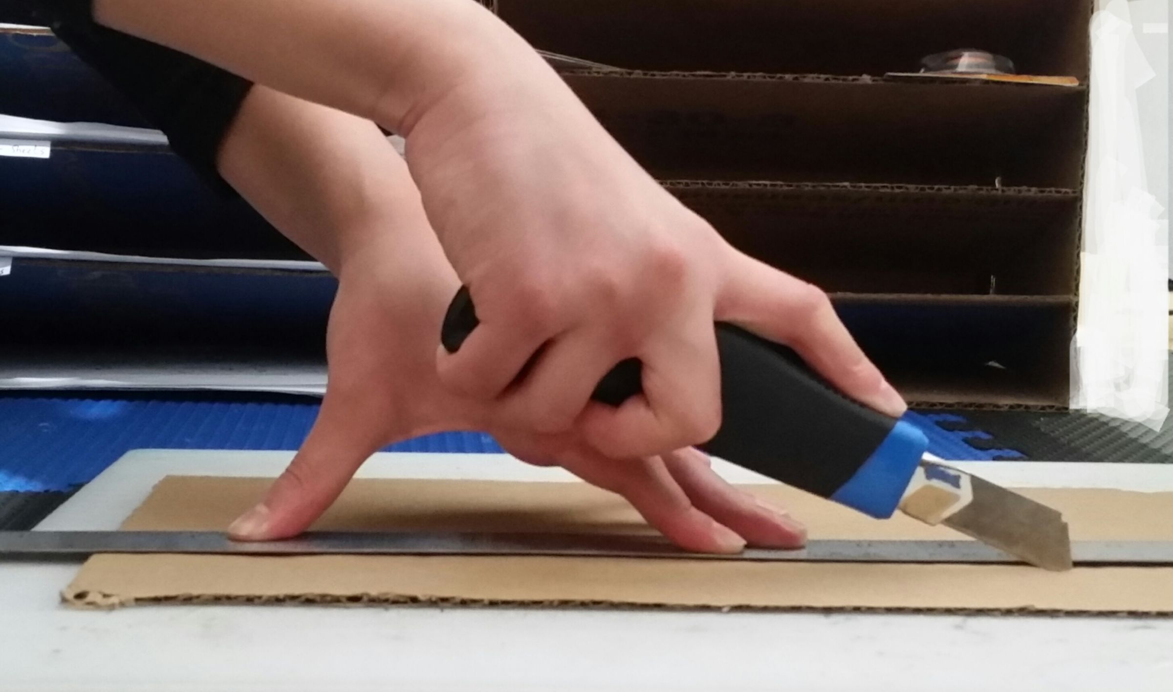 How to Make a Cardboard Standing Desk : 5 Steps (with Pictures ...