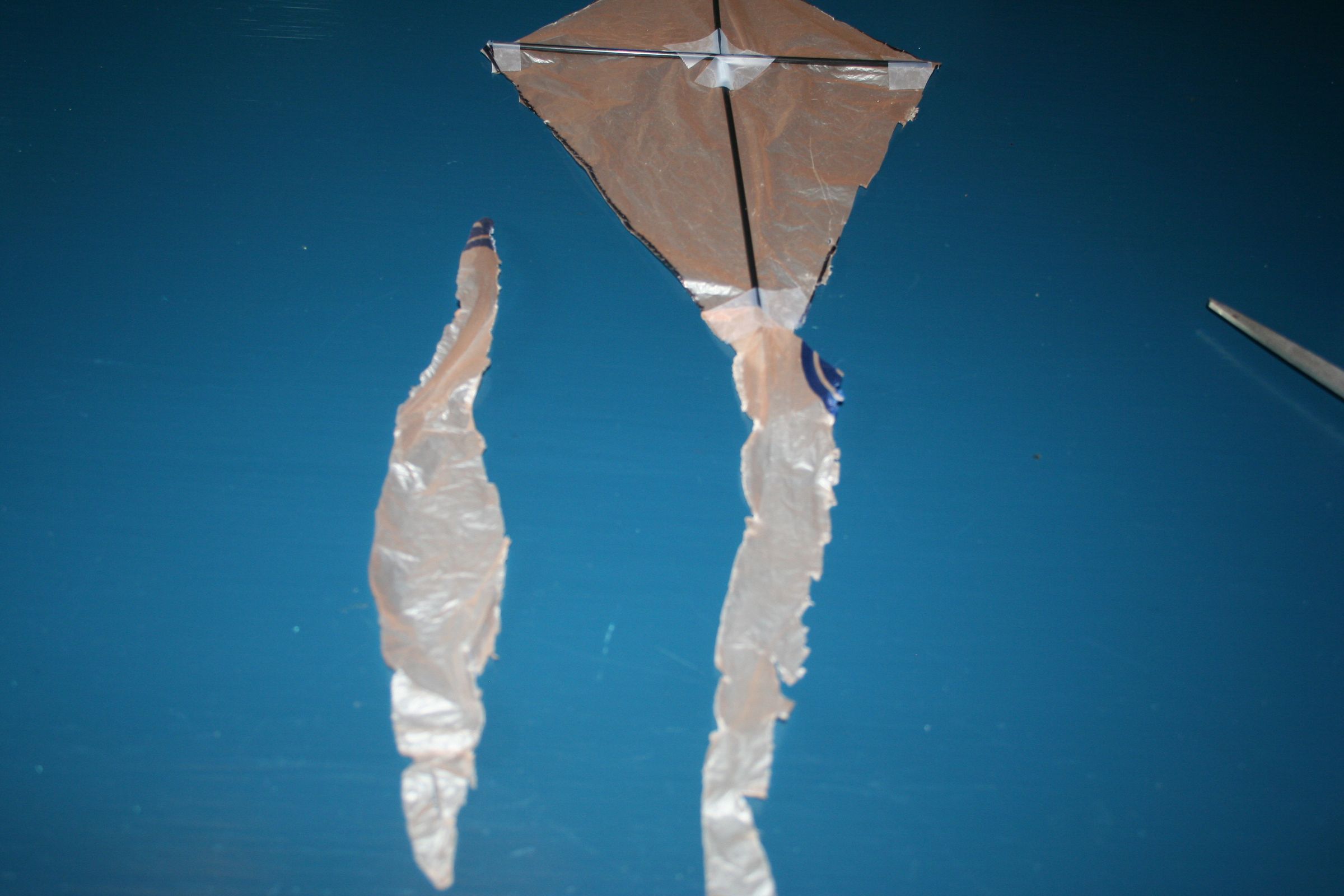 Build Your Own Mini Kite : 9 Steps (with Pictures) - Instructables