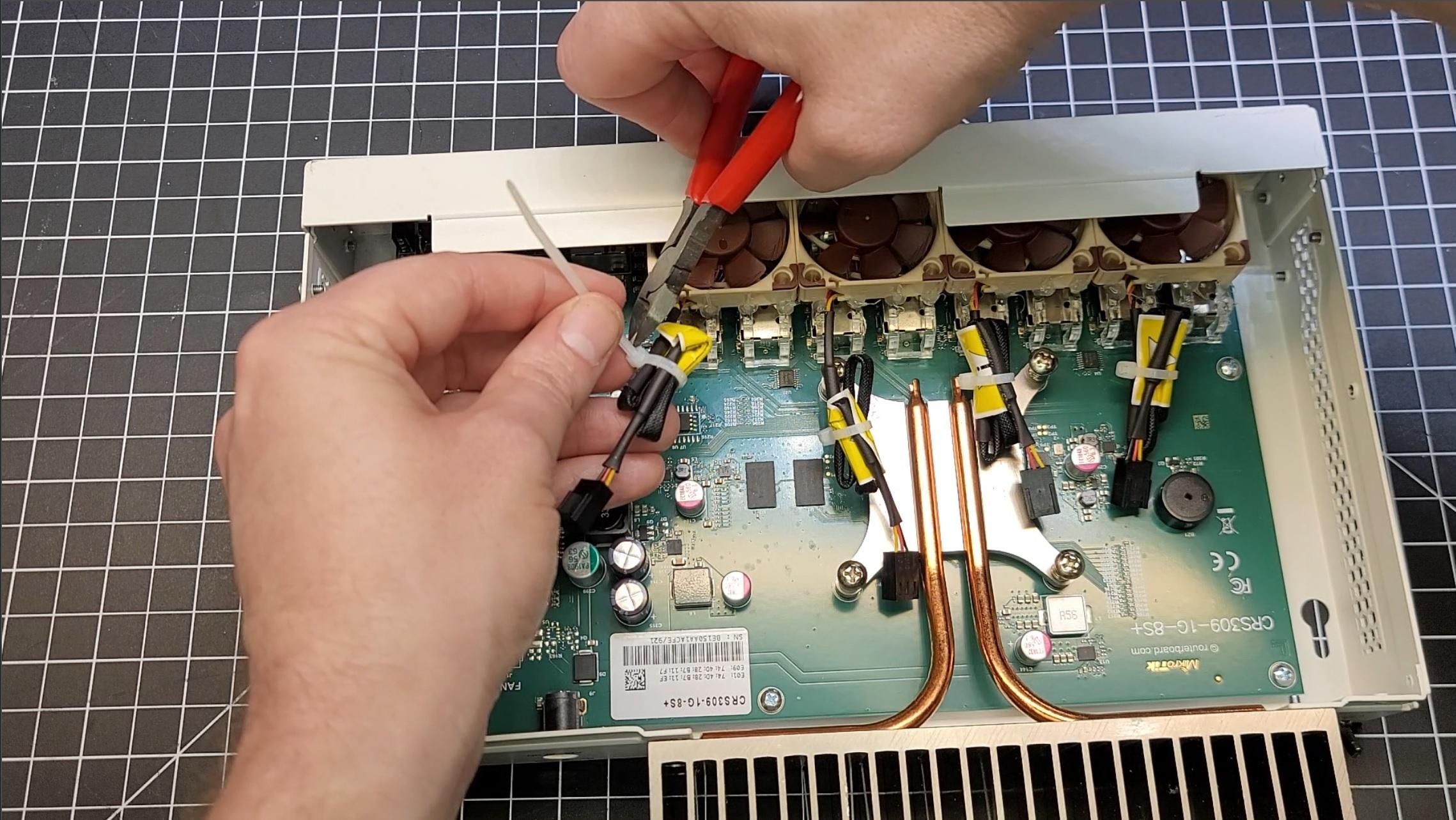 MikroTik CRS309 Switch Noctua Fan Install Mod : 9 Steps - Instructables