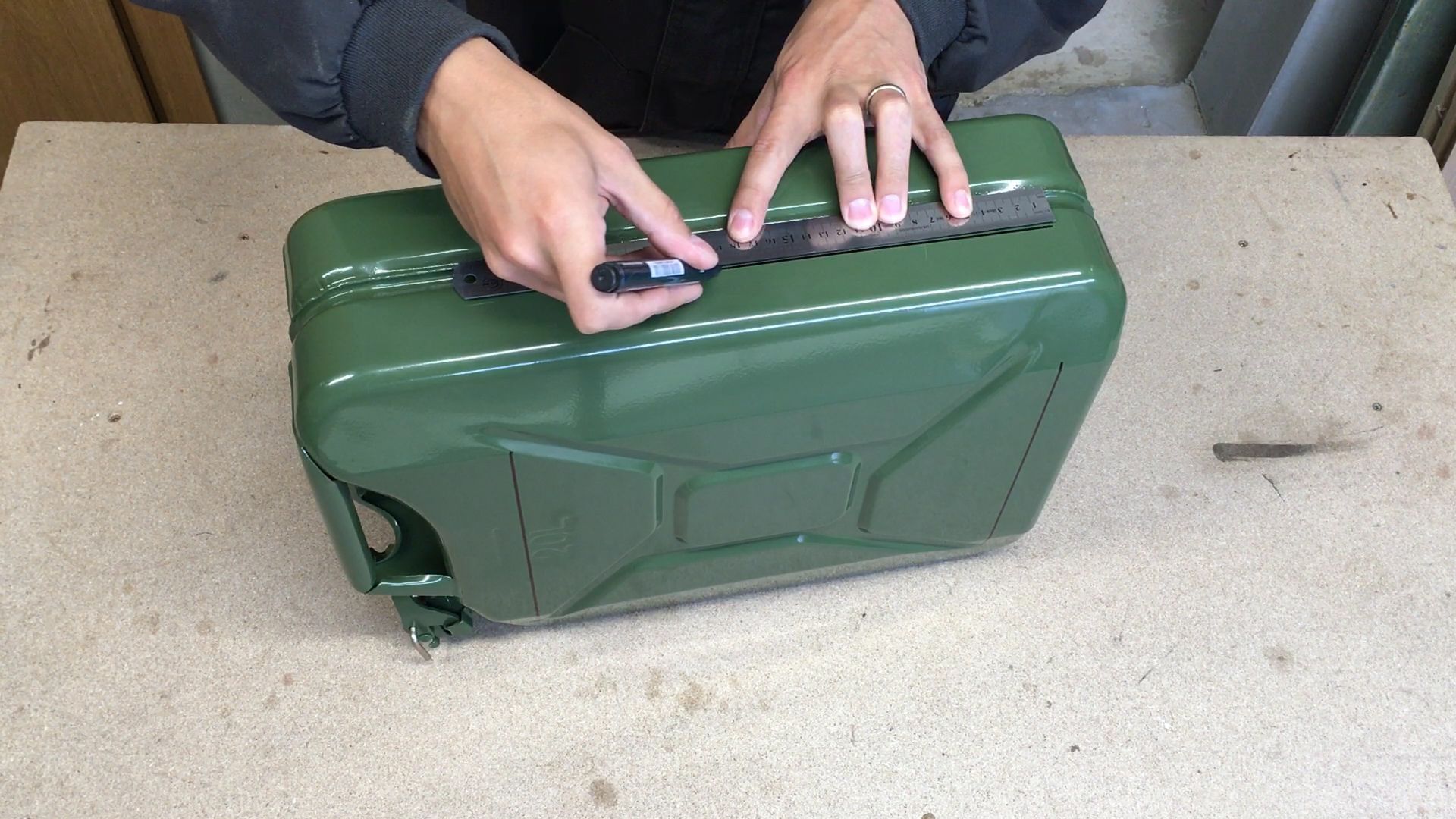 How to Make a Mini Bar From Jerry Can : 10 Steps (with Pictures ...