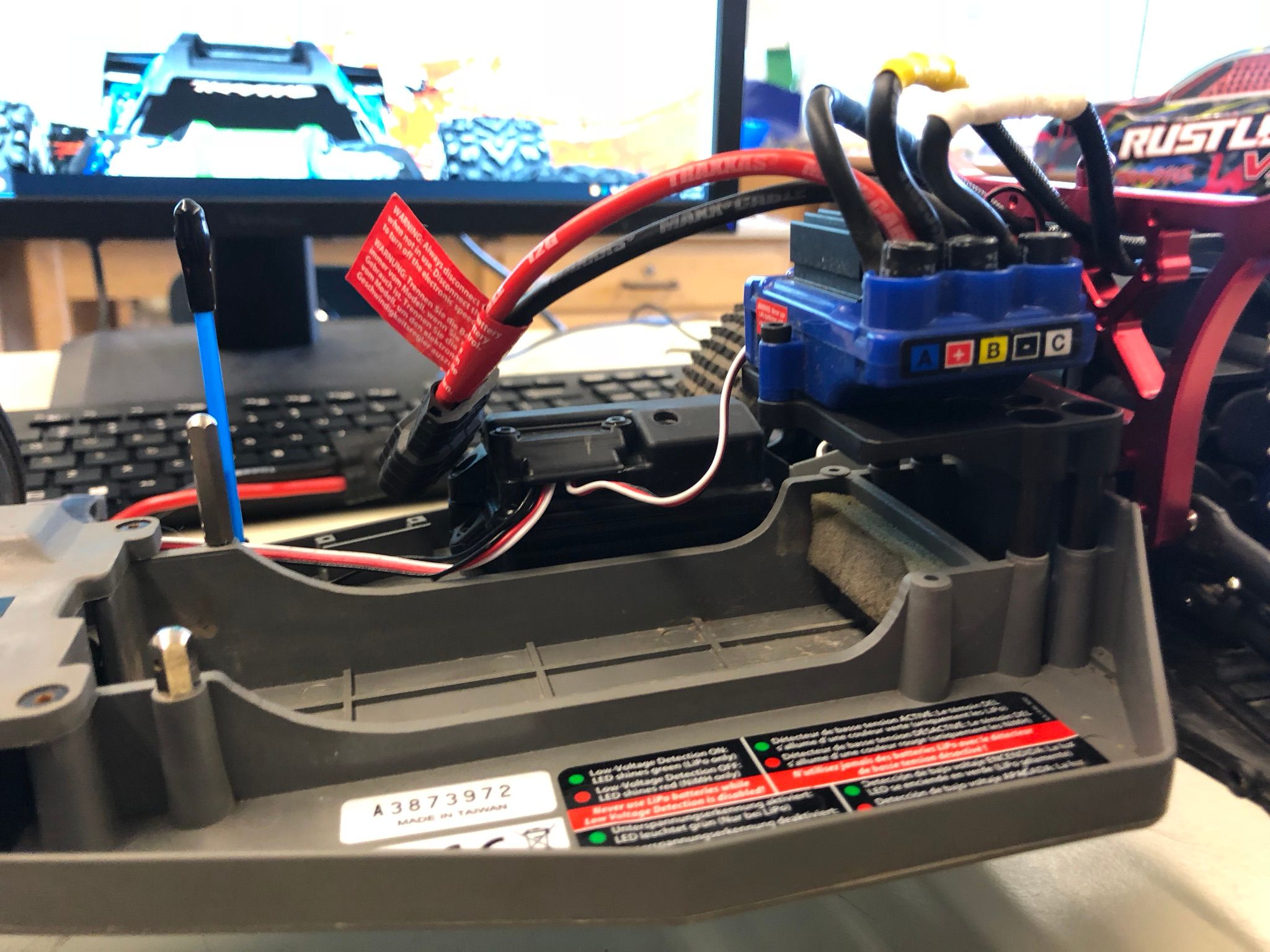 How to Install Traxxas Battery Expansion Kit : 8 Steps - Instructables