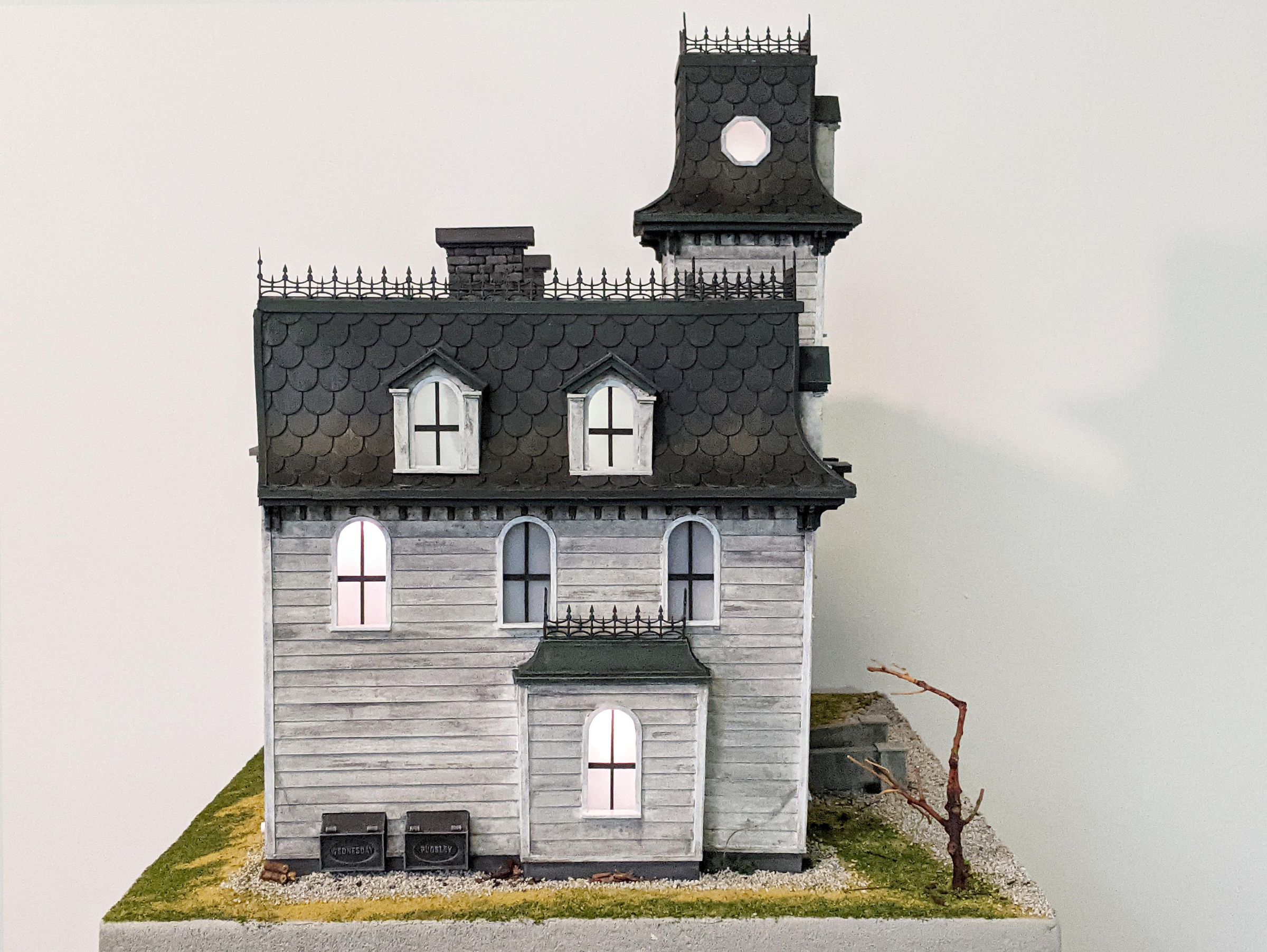 Addams Family Spooky Mansion Cardboard Model - With Lights and Sound ...