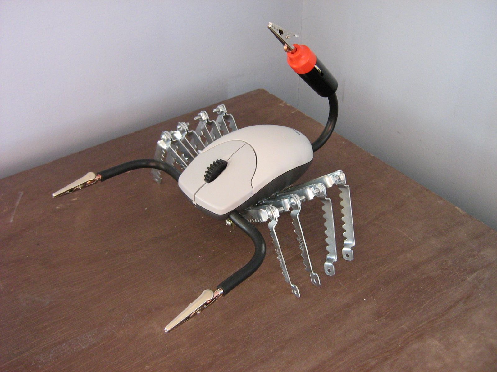 Make a Desktop Scorpion (using a Dead Mouse and Clips) : 7 Steps (with ...