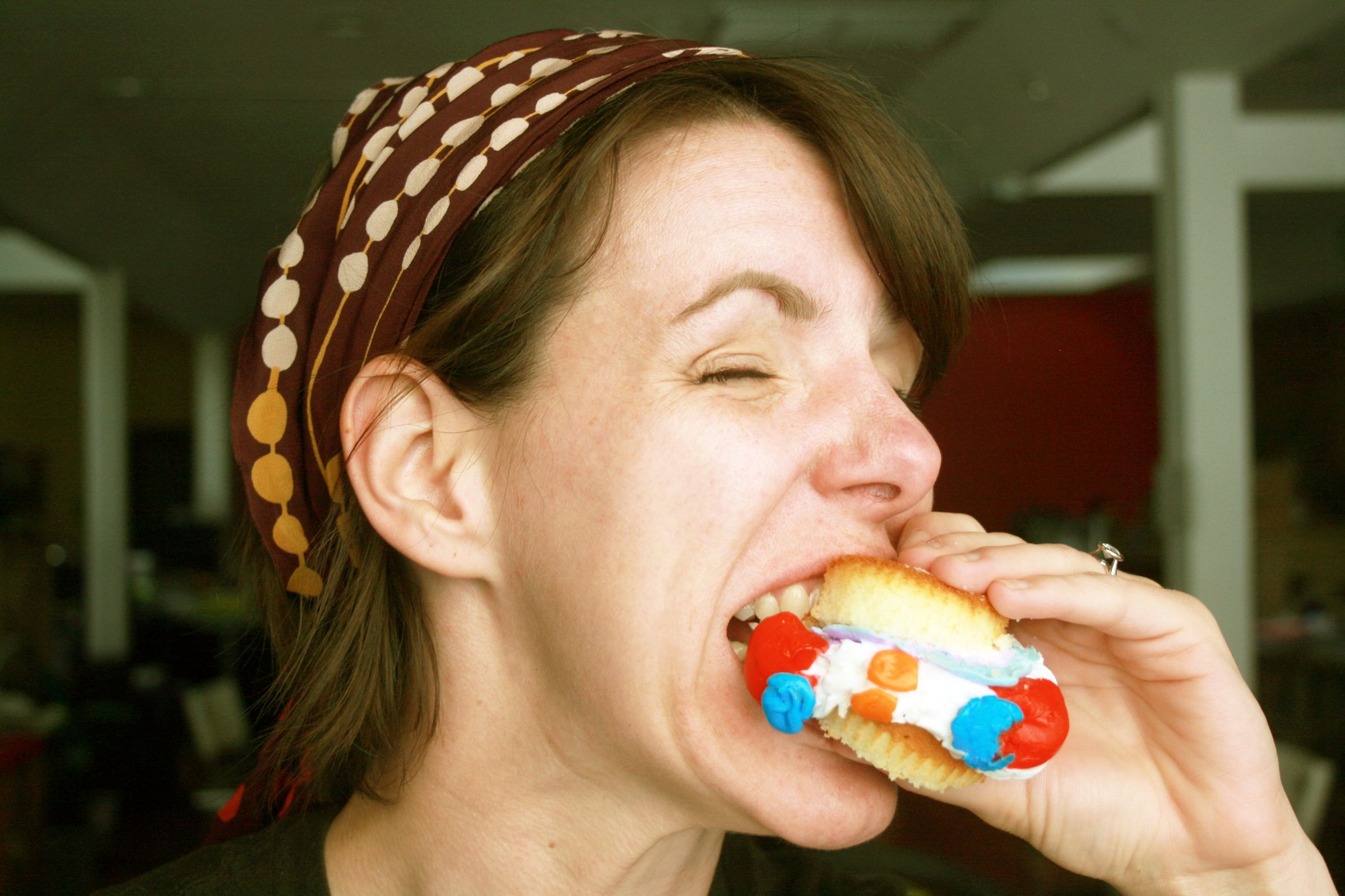 How to Eat a Cupcake : 4 Steps (with Pictures) - Instructables