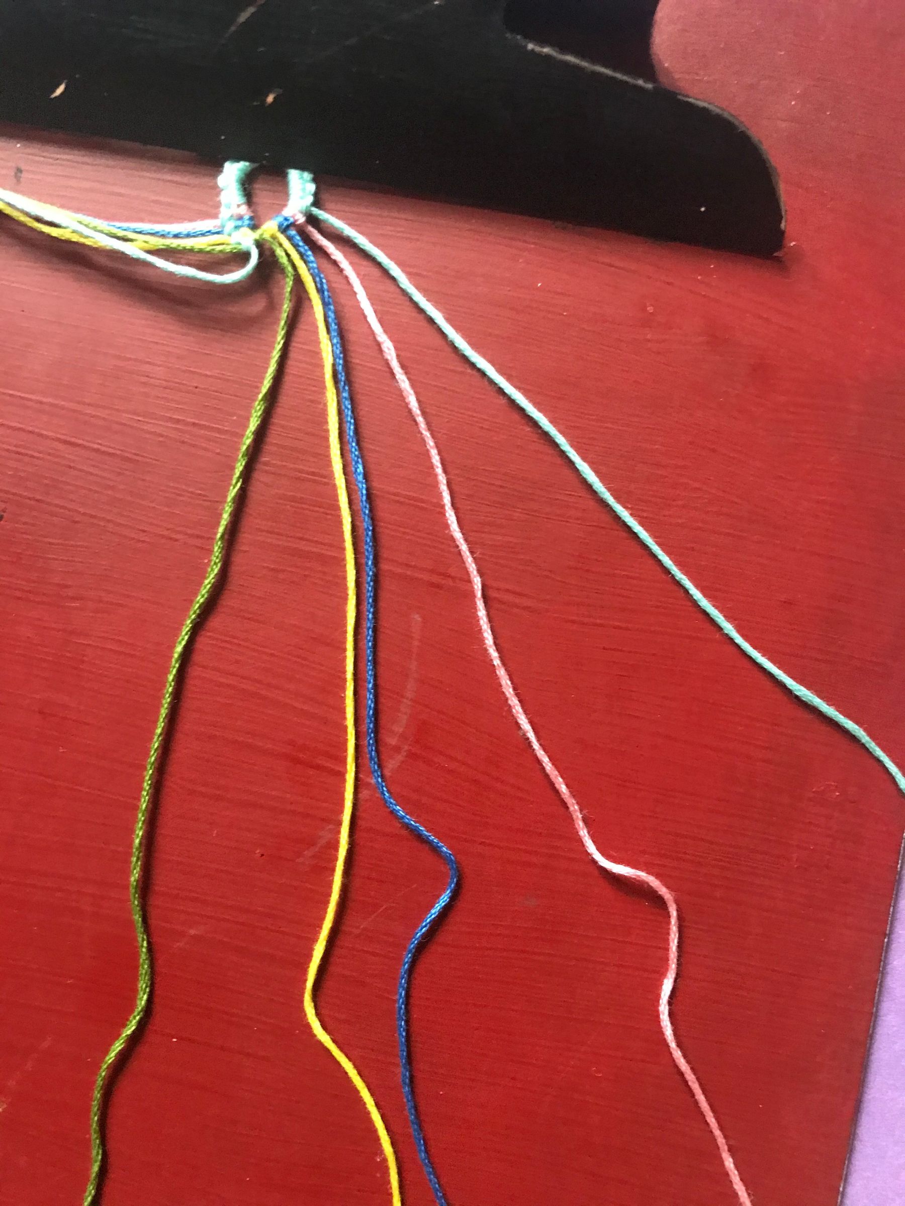 Friendship Bracelet With Teardrop Loop and Triangle Ending : 7 Steps - Instructables