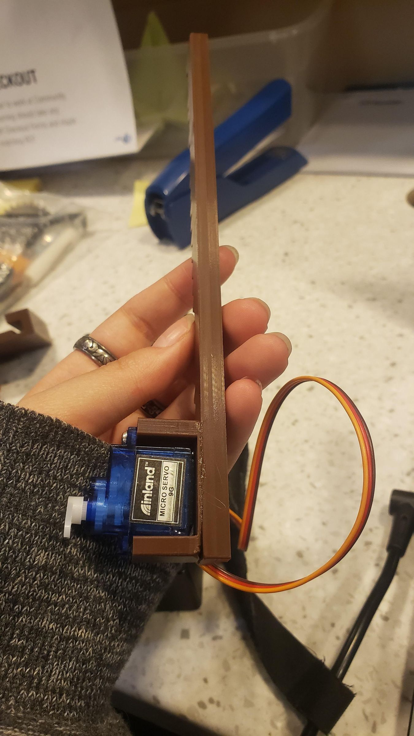 IDC 2 - Automatic Page Turner : 6 Steps - Instructables