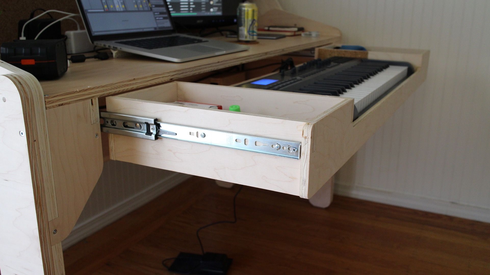 Transforming Bar Desk : 8 Steps (with Pictures) - Instructables