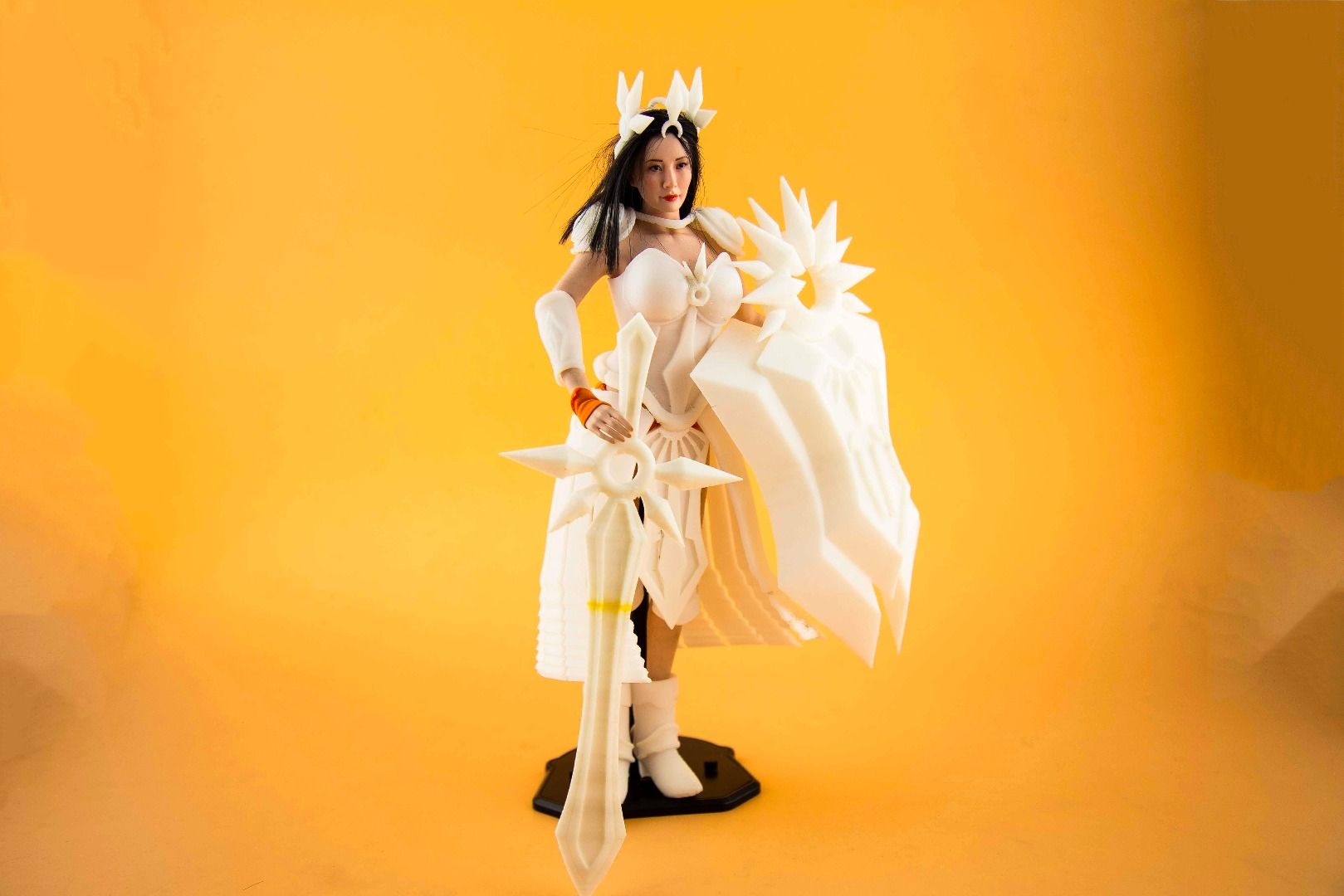 Barbie's Armor－Leona － the Radiant Dawn : 6 Steps - Instructables