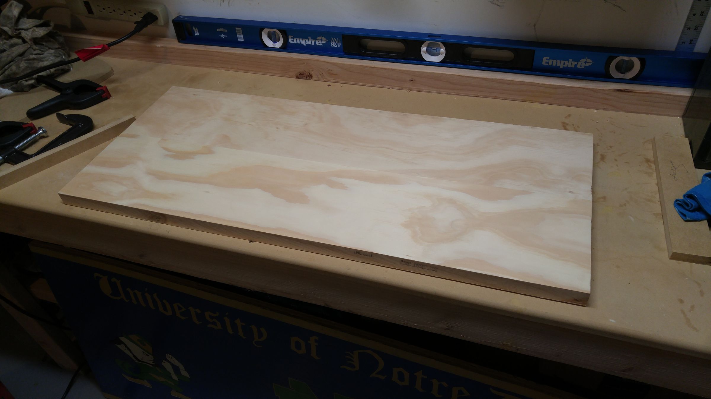 Hanging Desk : 5 Steps (with Pictures) - Instructables