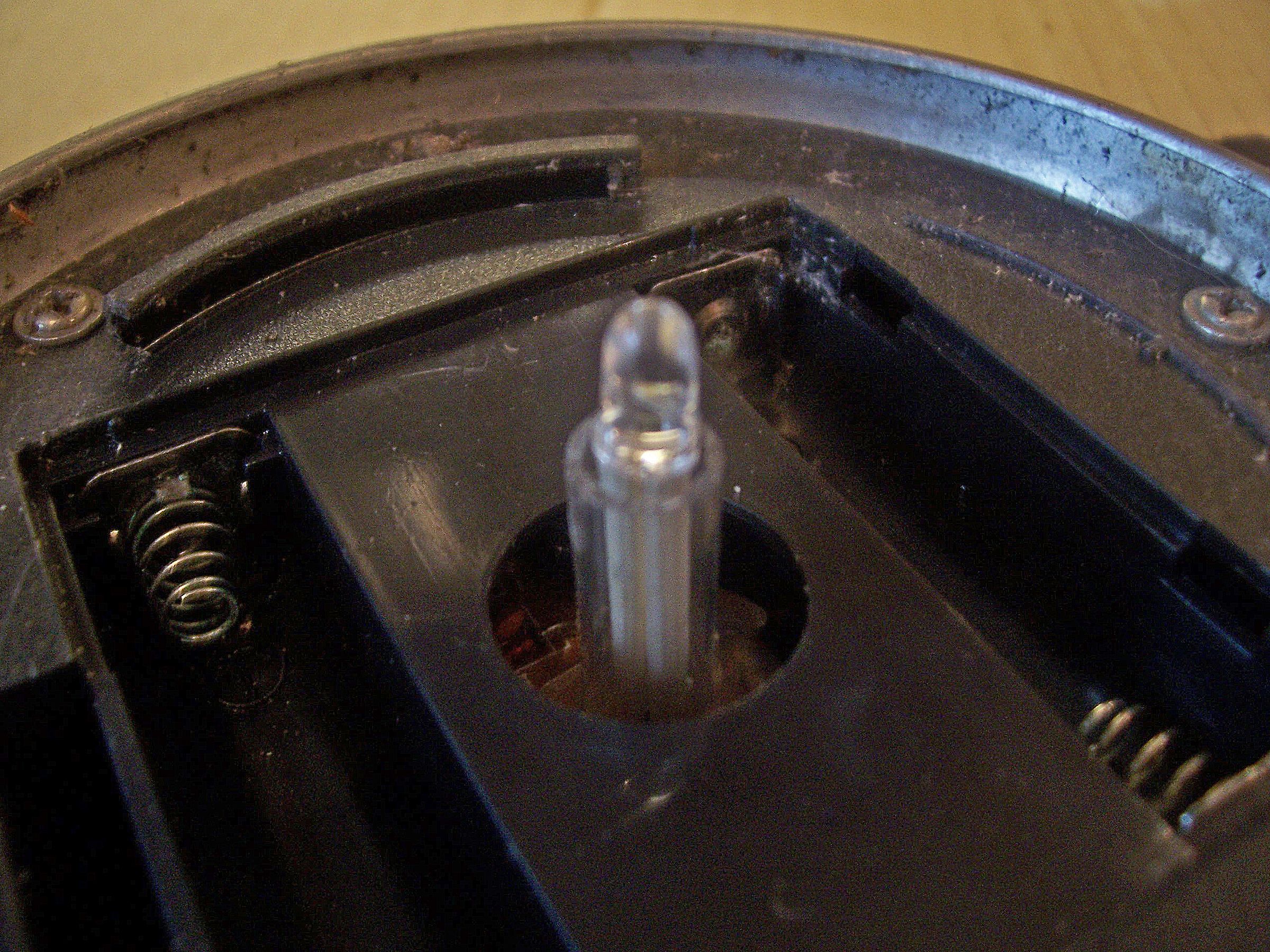 How to Repair a Solar Powered LED Garden Light : 4 Steps - Instructables