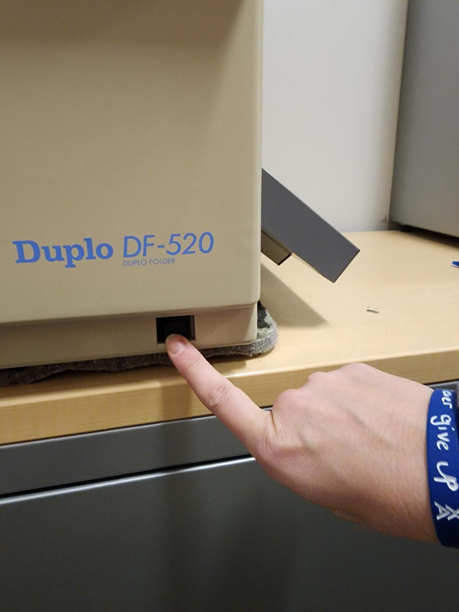 How to Create a "Z-Fold" Using a Duplo DF-520 Folding Machine : 9 Steps ...