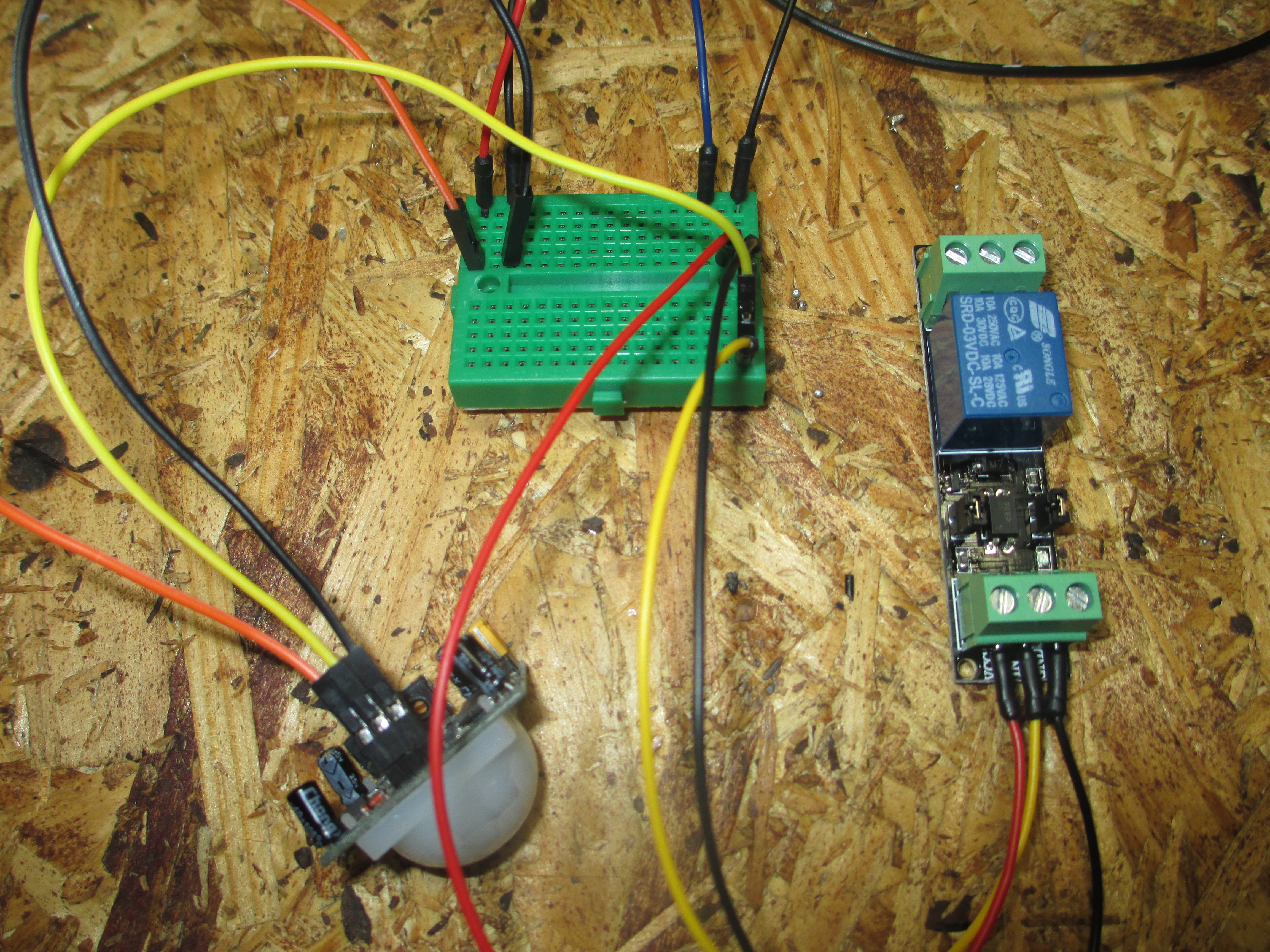 3v PIR Motion Sensor Driving a (Defective) 3v Relay Module : 5 Steps ...
