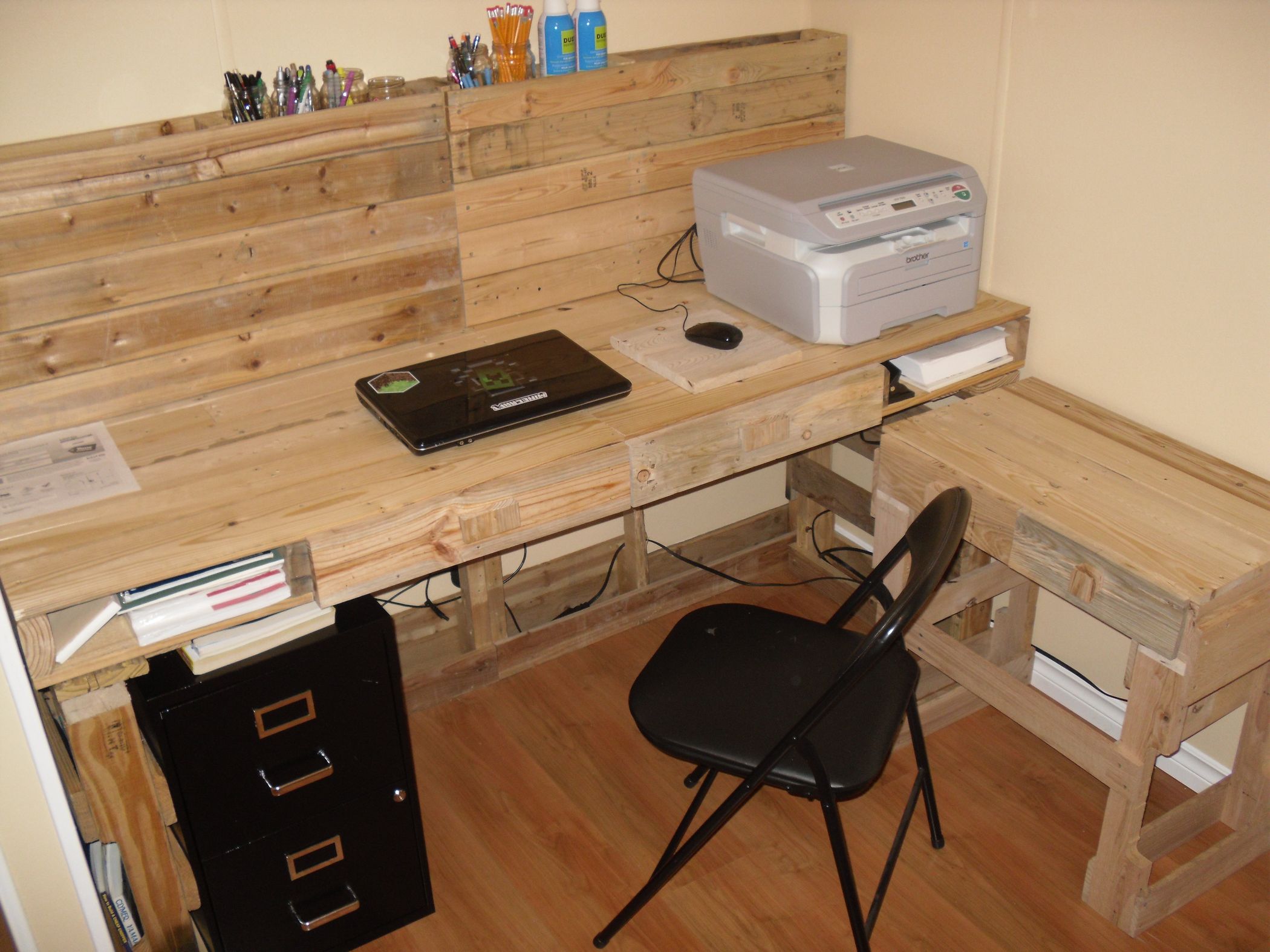 Pallet Computer Desk (with Pictures) - Instructables