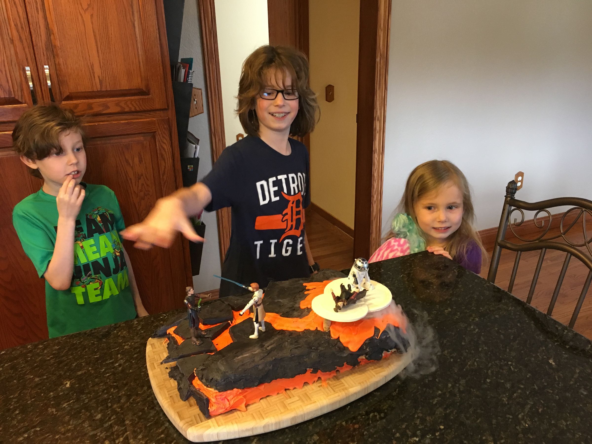 Star Wars Cake (Mustafar) : 7 Steps (with Pictures) - Instructables