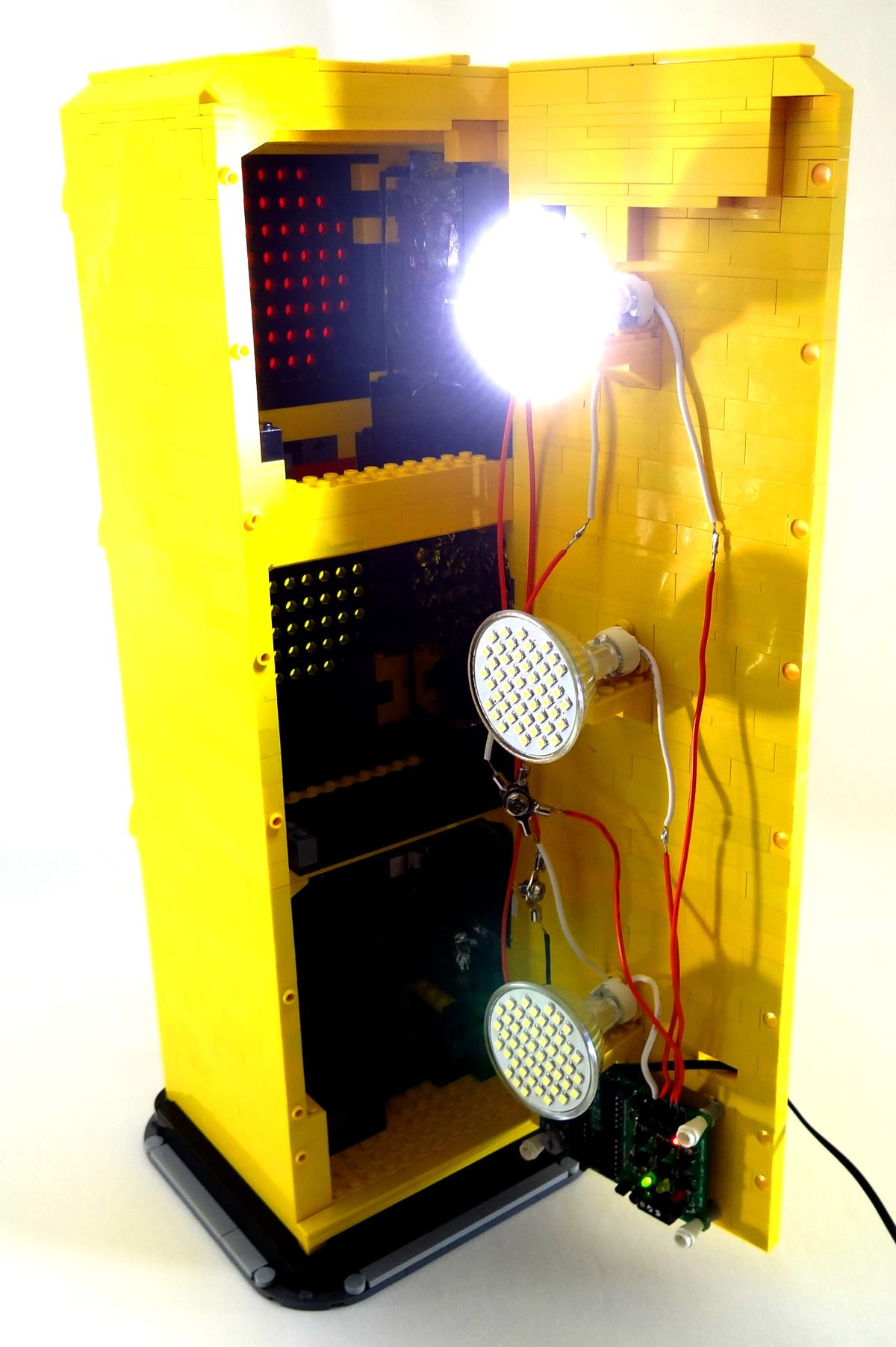 Fully-Functional LEGO Traffic Signal Lamp : 4 Steps (with Pictures ...