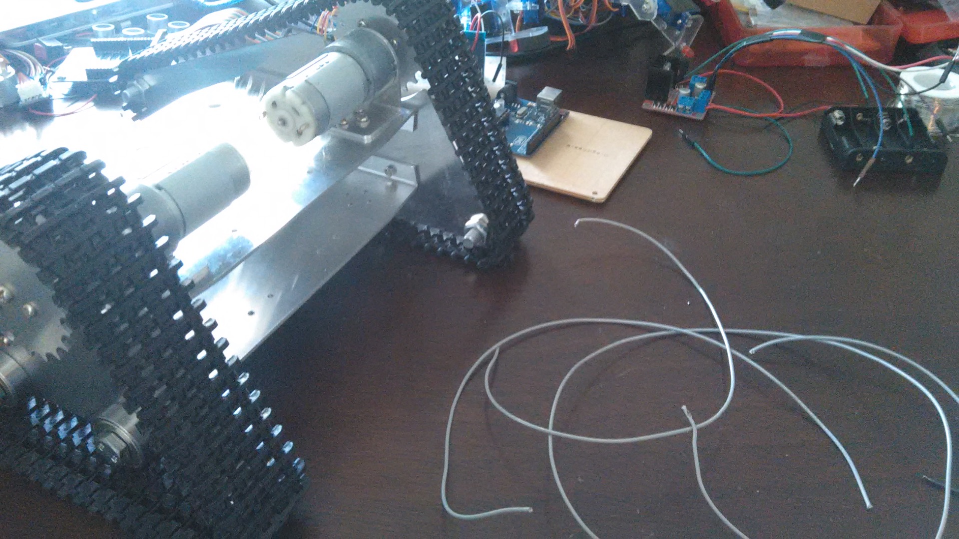 Autonomous Tank W/ Robotic Arm(Arduino, Bluetooth) : 8 Steps ...