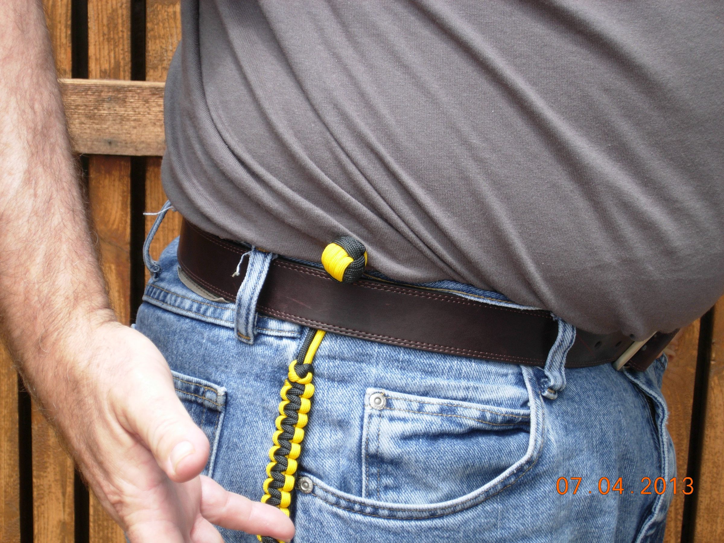 Two Color Monkey Fist Key Fob : 6 Steps - Instructables