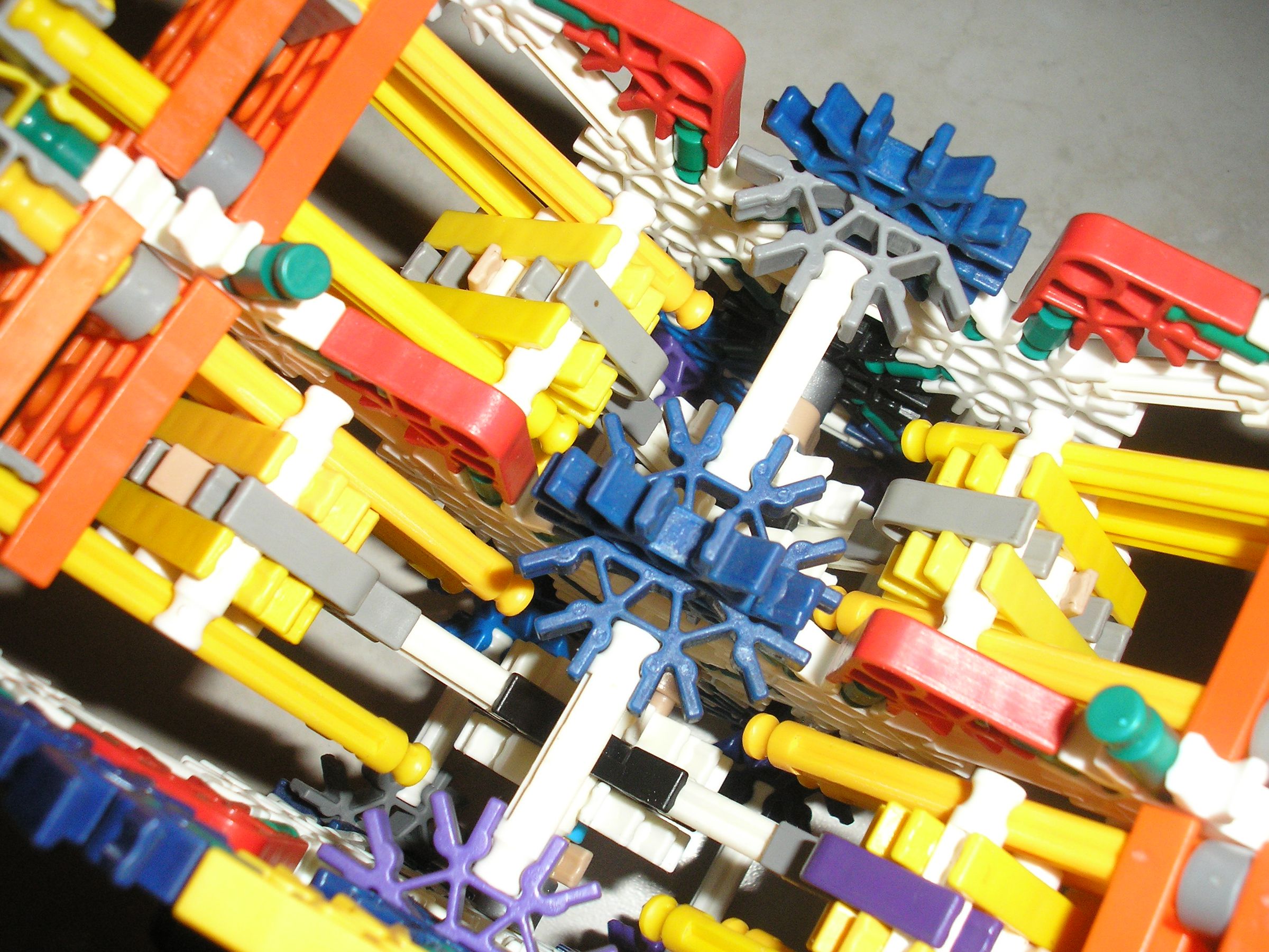 V4 K'nex Engine, Manageable Amount of Pieces - Instructables