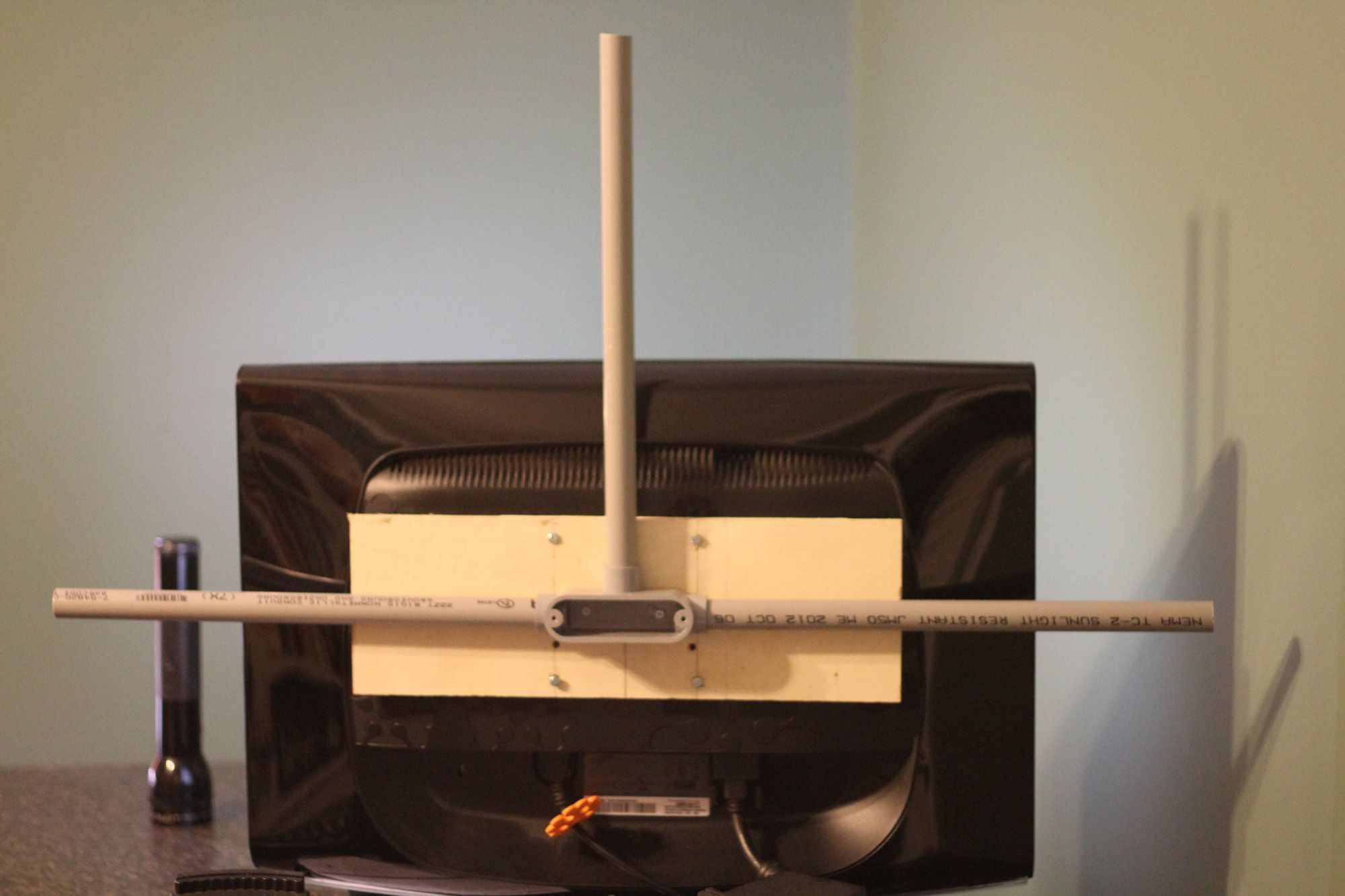 Monitor Speaker Mount : 6 Steps - Instructables