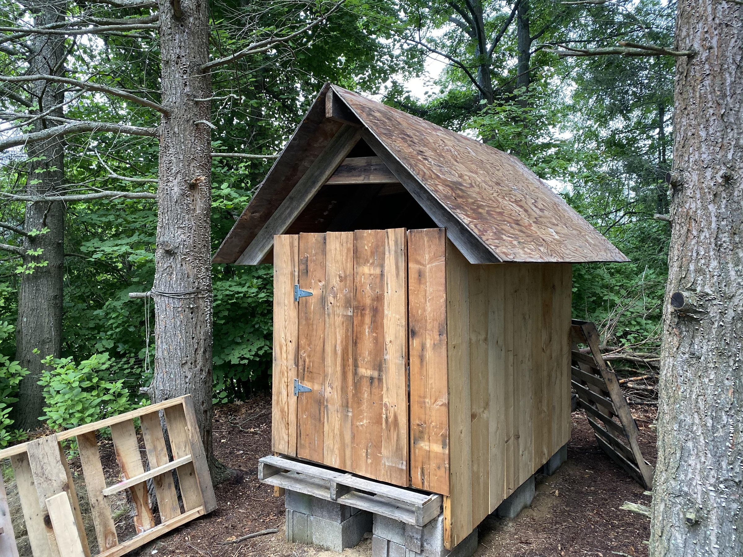 Awesome Chicken Coop From (Almost) 100% Reused/Repurposed Materials ...