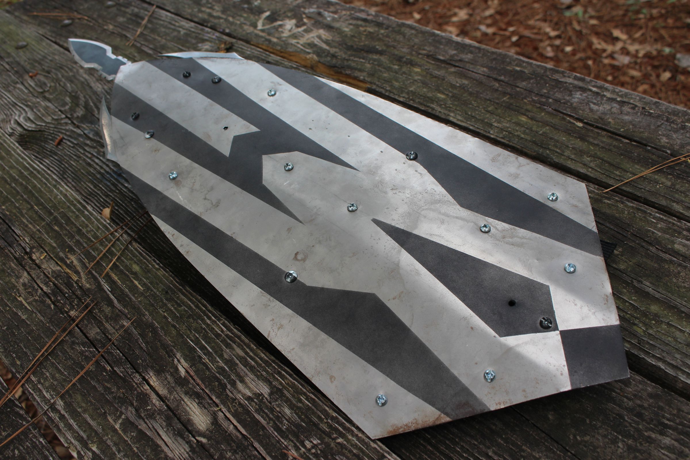 Captain America Infinity War Shield (with Hidden Blade) : 25 Steps ...