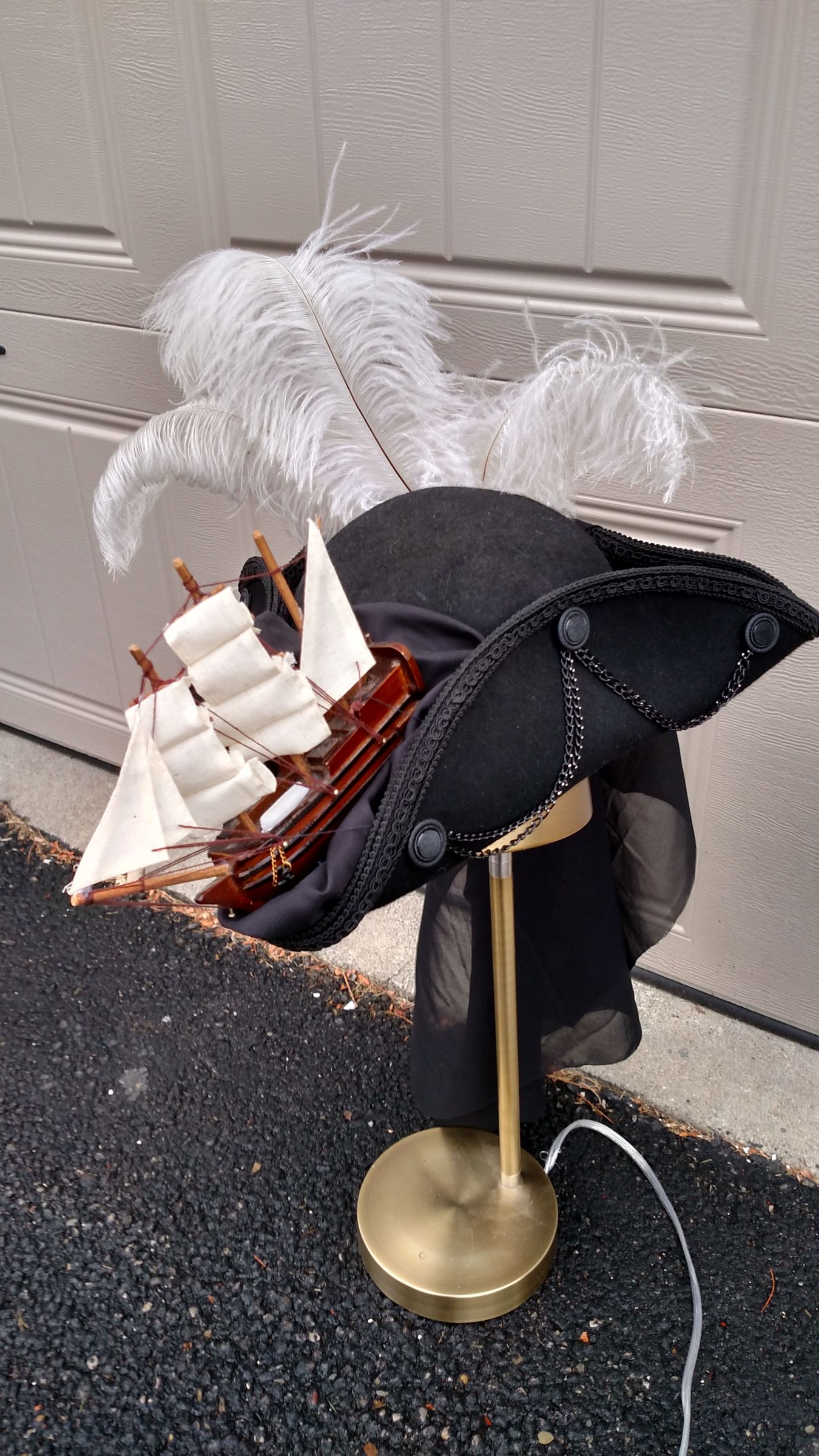 Quality Easy Pirate Hat : 4 Steps (with Pictures) - Instructables