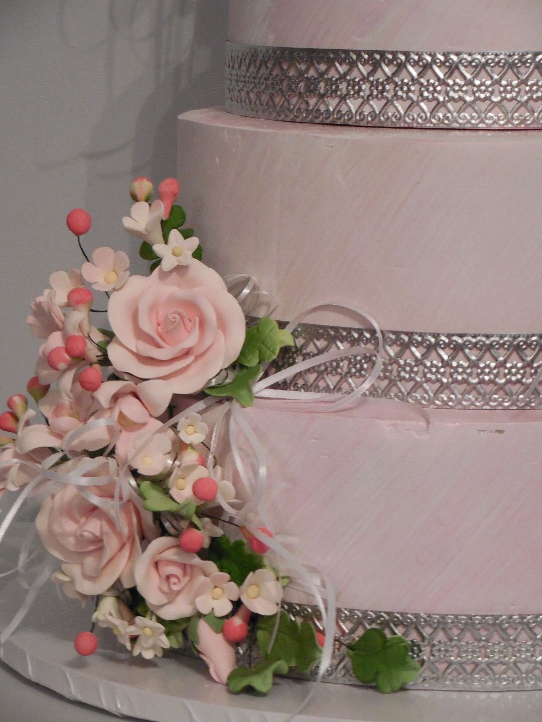 Fake That Wedding Cake! ( at Least Part of It ) : 8 Steps (with ...