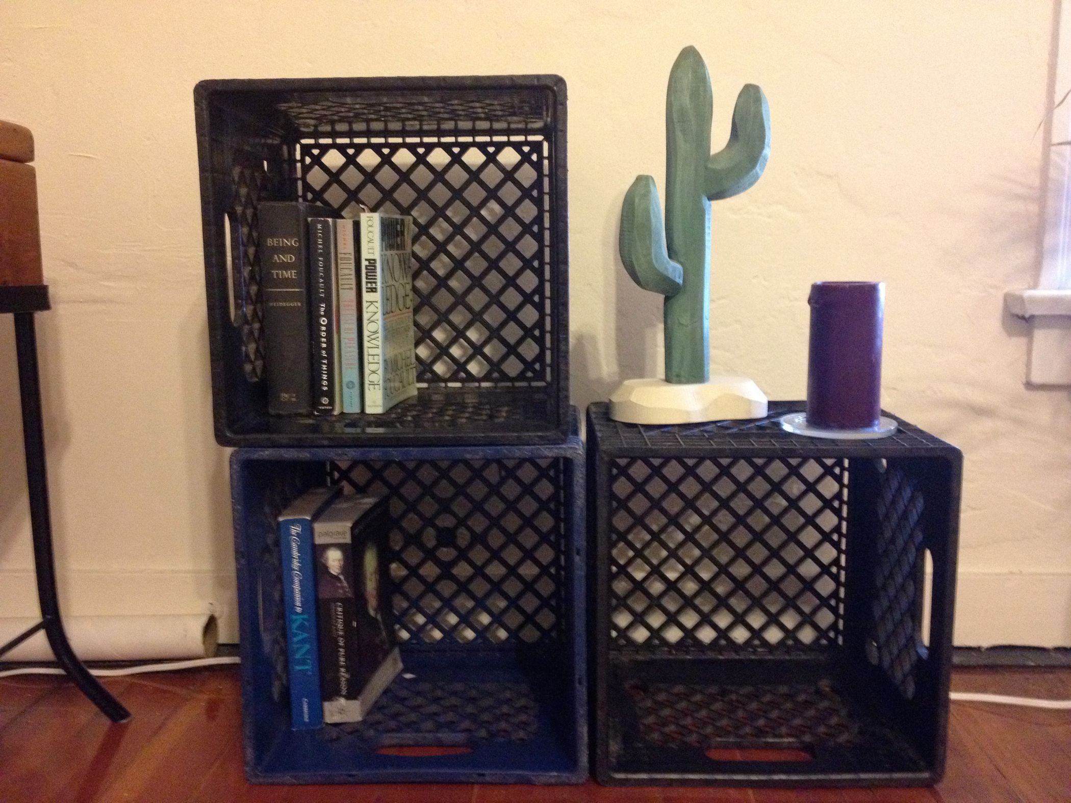The Milk Crate Bookshelf : 4 Steps (with Pictures) - Instructables