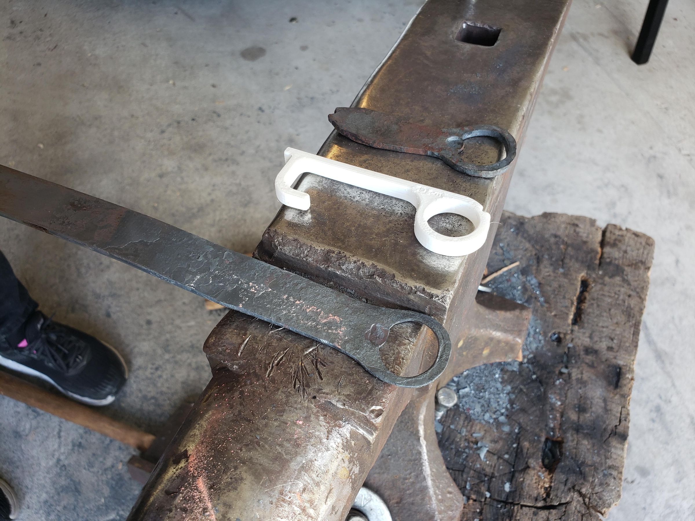 Blacksmithed No-Touch Door Pull/Bottle Opener : 12 Steps (with Pictures ...