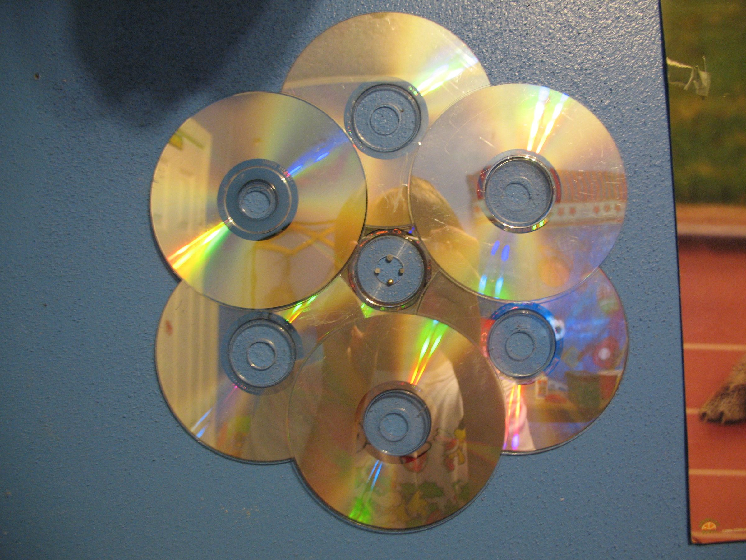 Mini CD Wall Mirror Decoration - Instructables