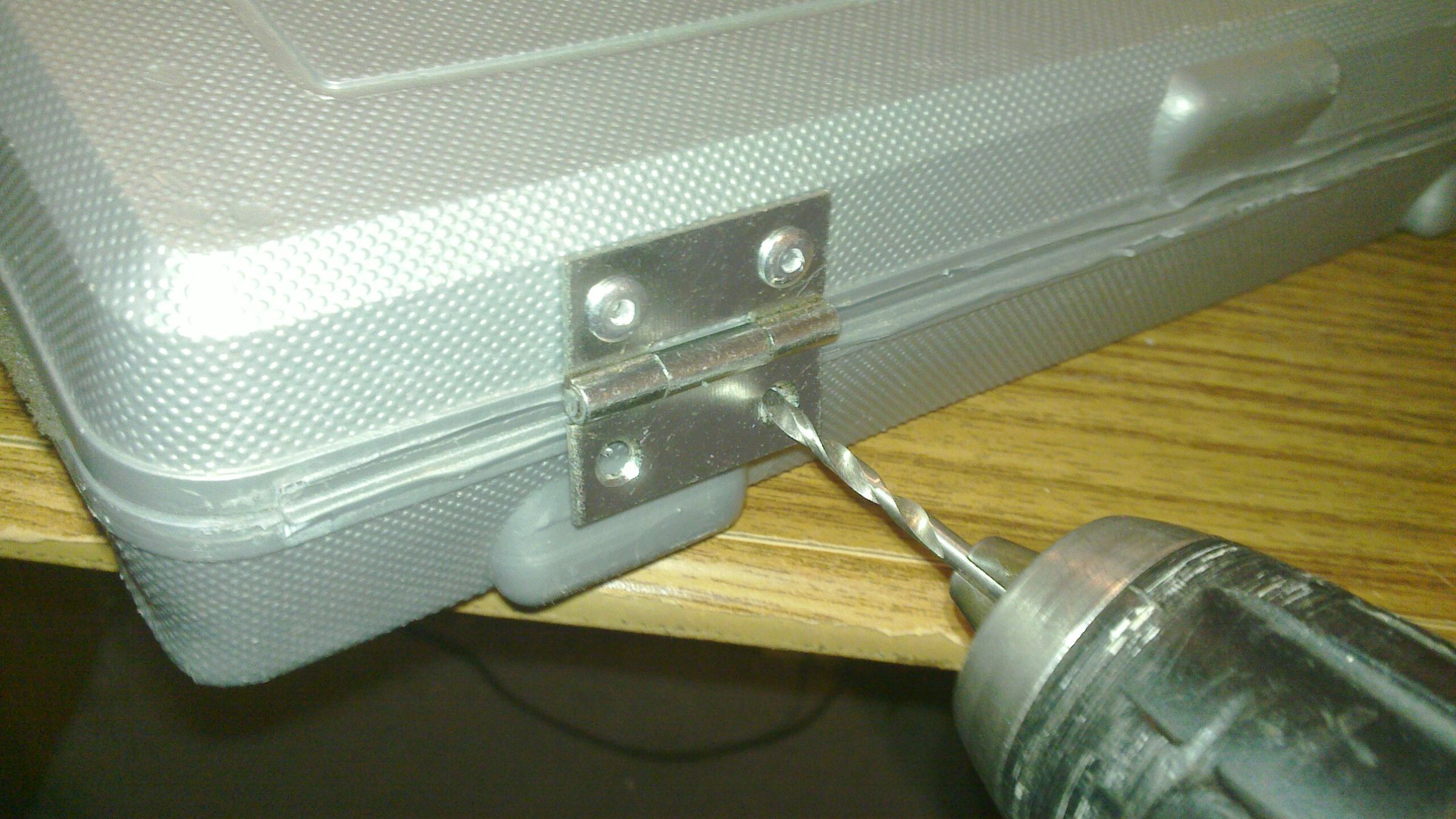 Repair Hinge Seam on a Blowmolded Case : 11 Steps (with Pictures ...