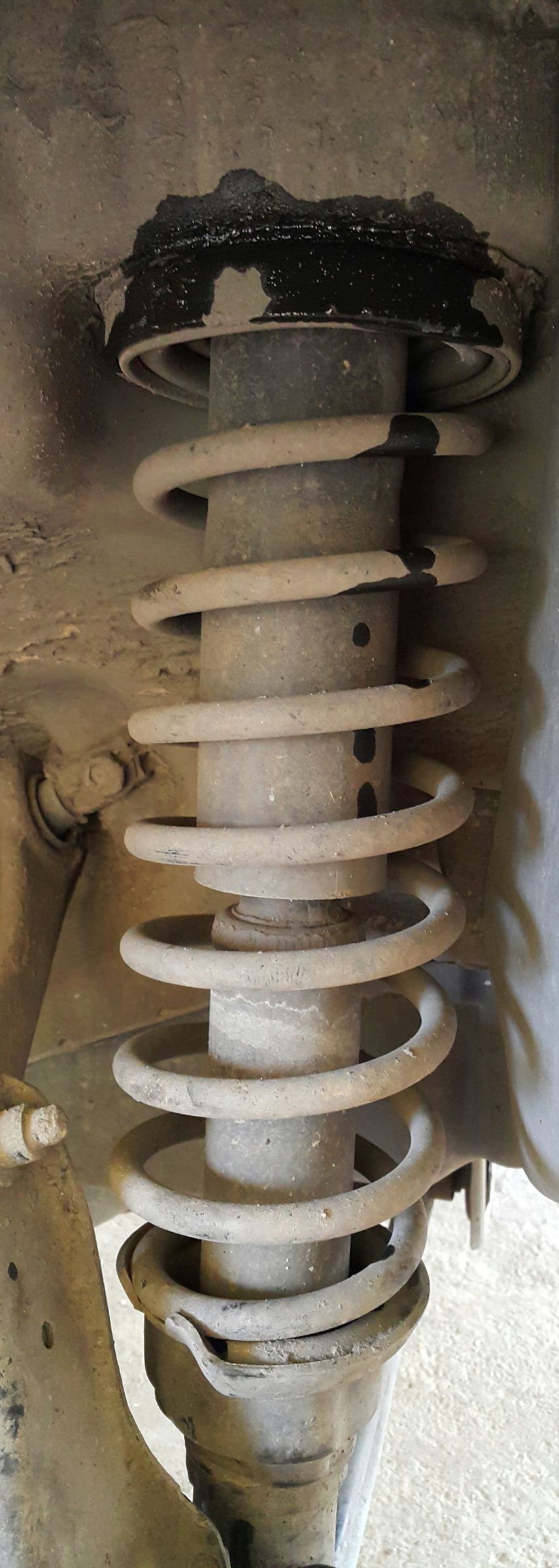 Replacing the Rear Shock Absorbers on a Honda Civic 1999. : 4 Steps ...