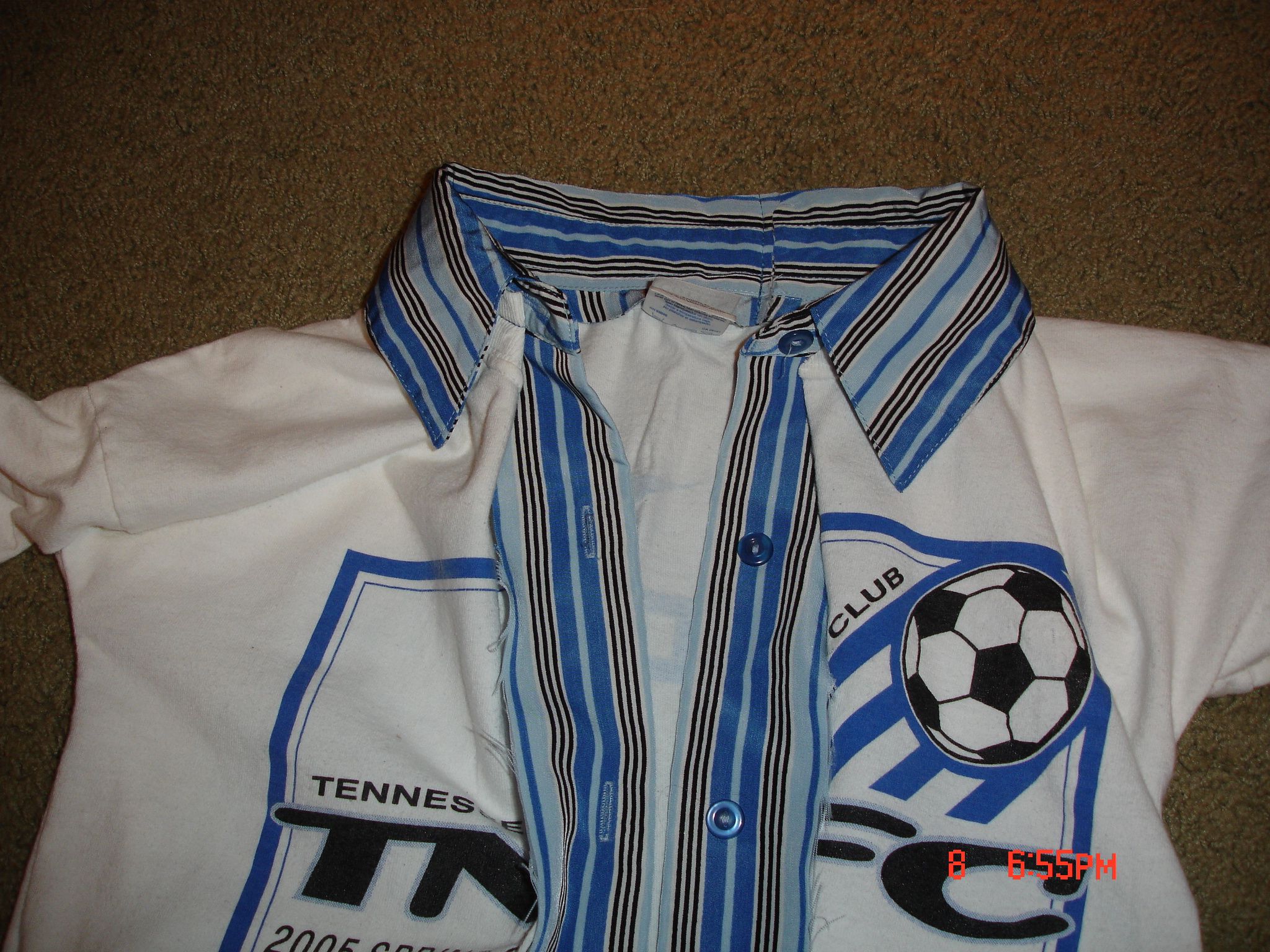 T-Shirt Into a Button-Up : 4 Steps - Instructables