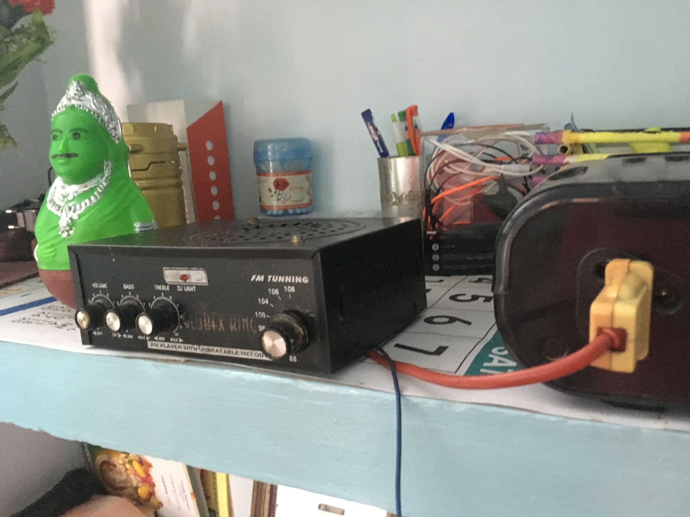 AN OLD FM RADIO - SAFETY LOCKER : 9 Steps (with Pictures) - Instructables