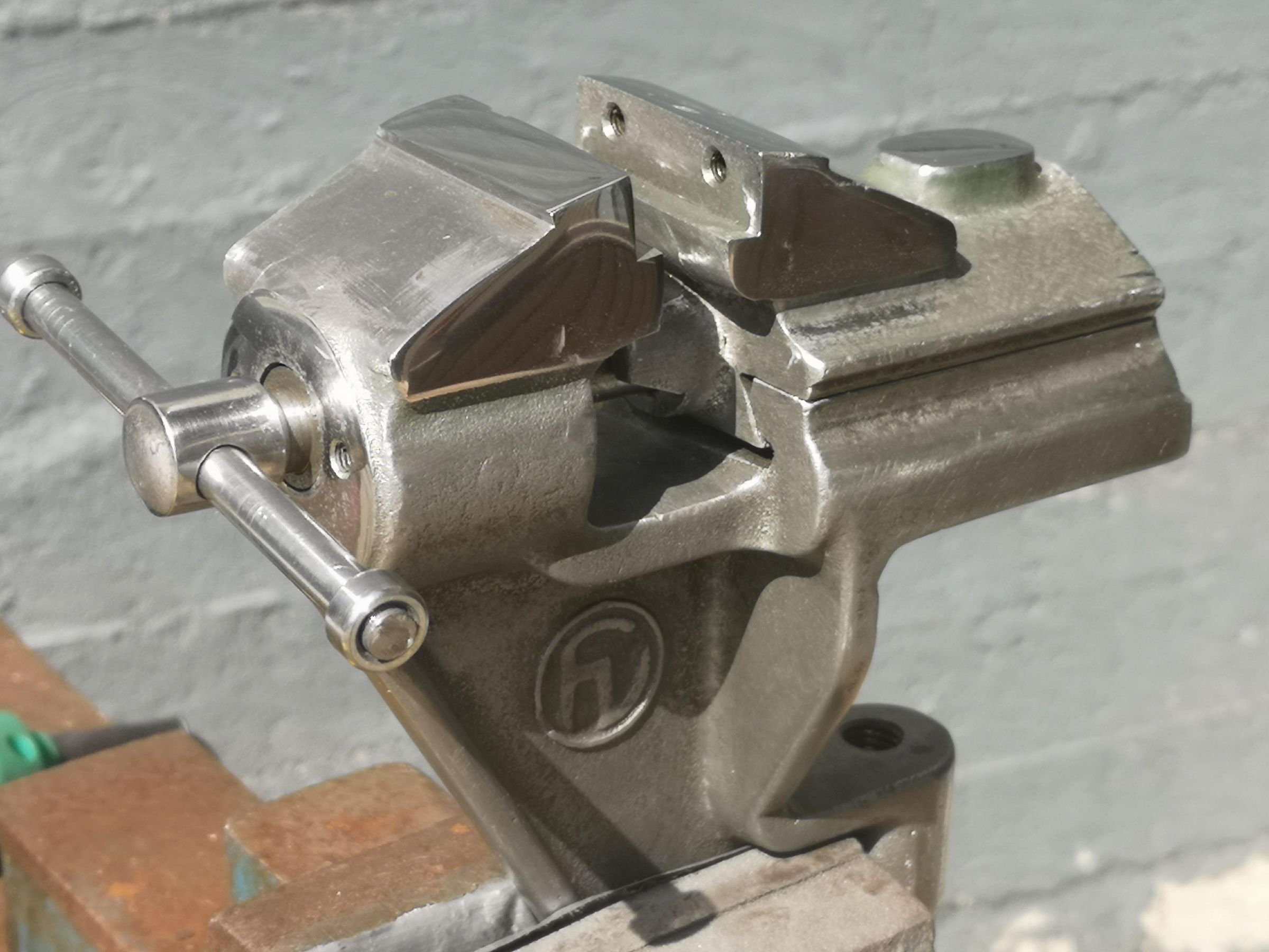 50 Year Old Vise Restoration- Using Basic Tools : 5 Steps (with ...